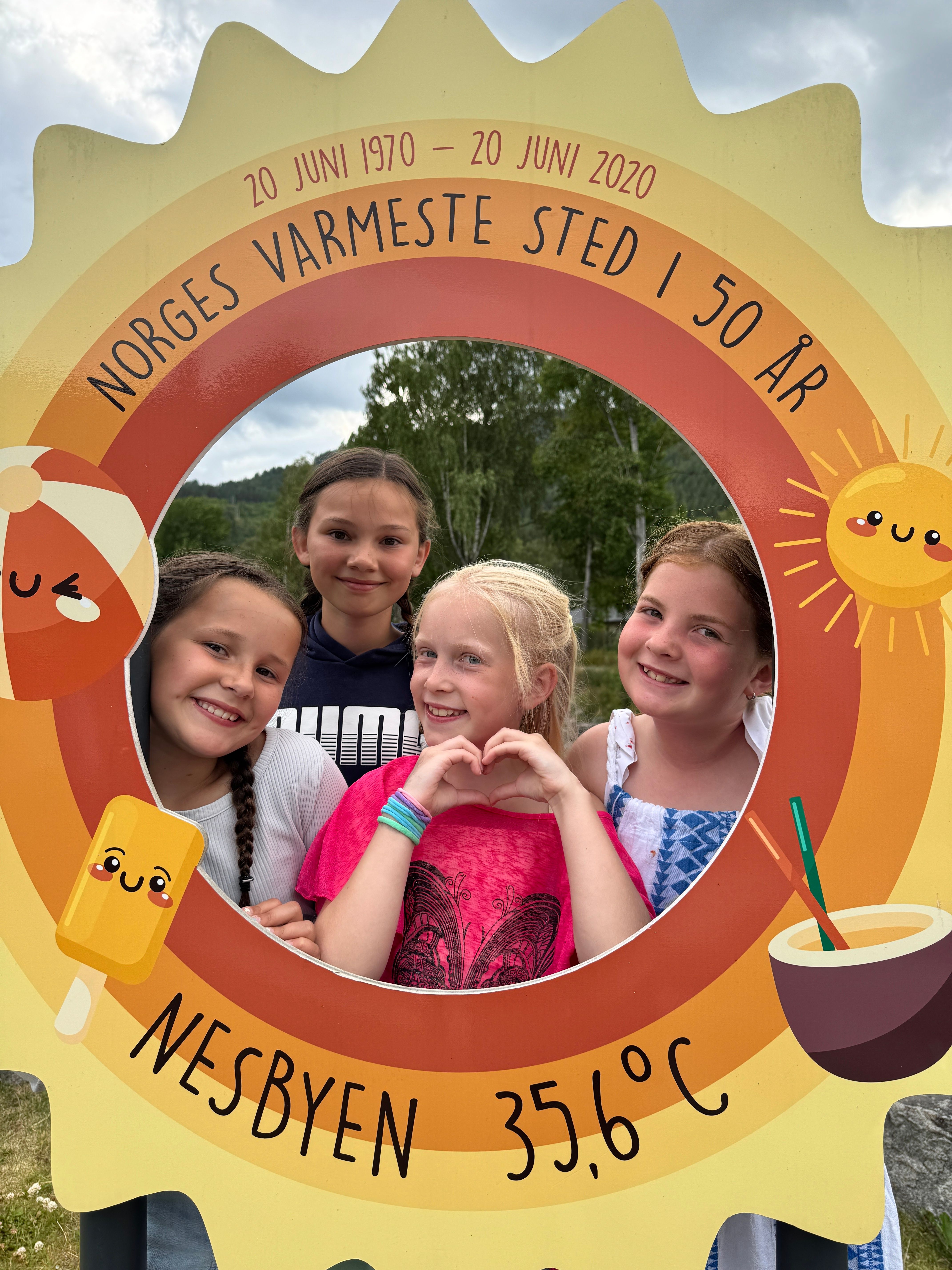 Hjarte for Nesbyen: Ellie, Sanna, Marion og Emma var blant 44 på ...
