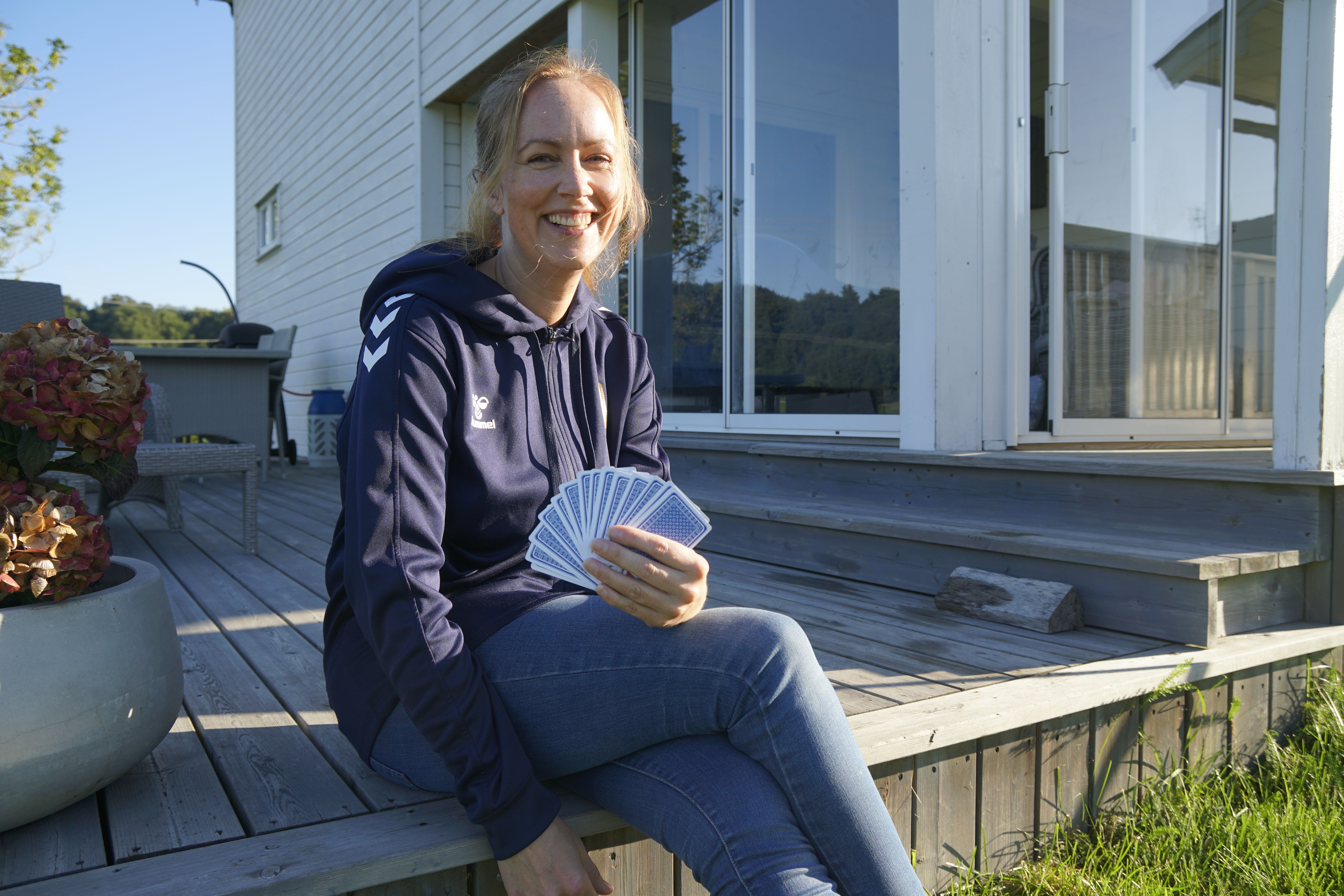 Gunn Tove drømmer om VM-medalje i verdens mest rettferdige kortspill ...