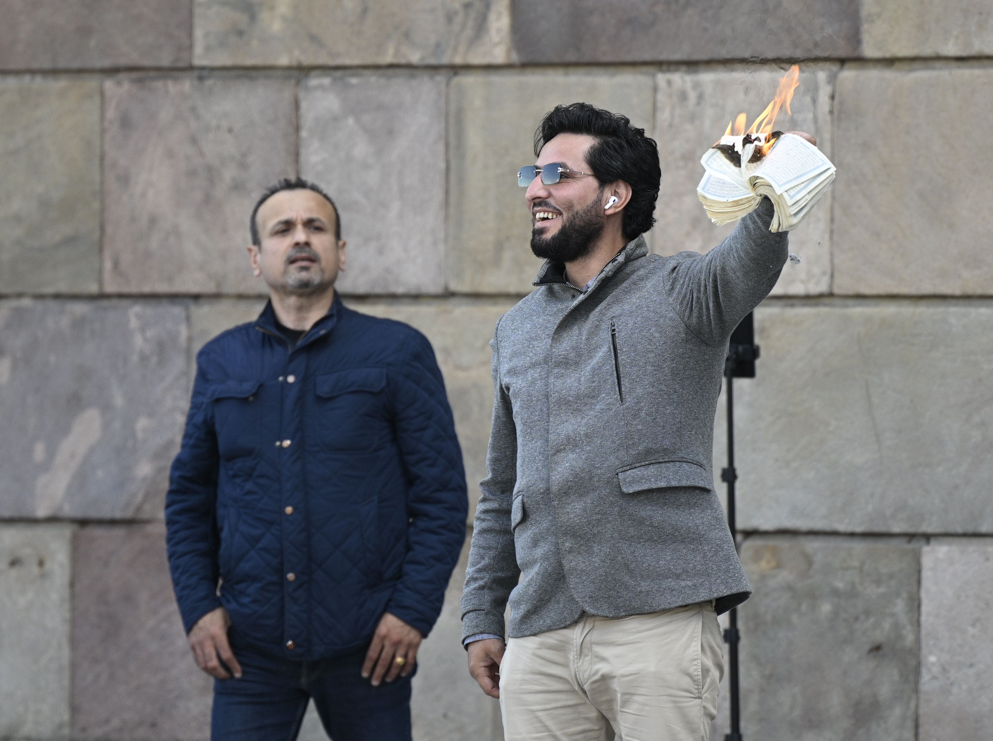 Nok en koranbrenning i Sverige - smp.no