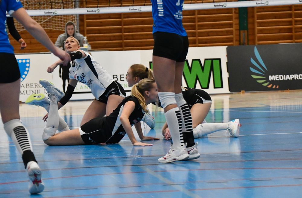 Damene sleit - hentet seg inn og vant - randaberg24.no Damene sleit - hentet seg inn og vant - randaberg24.no
