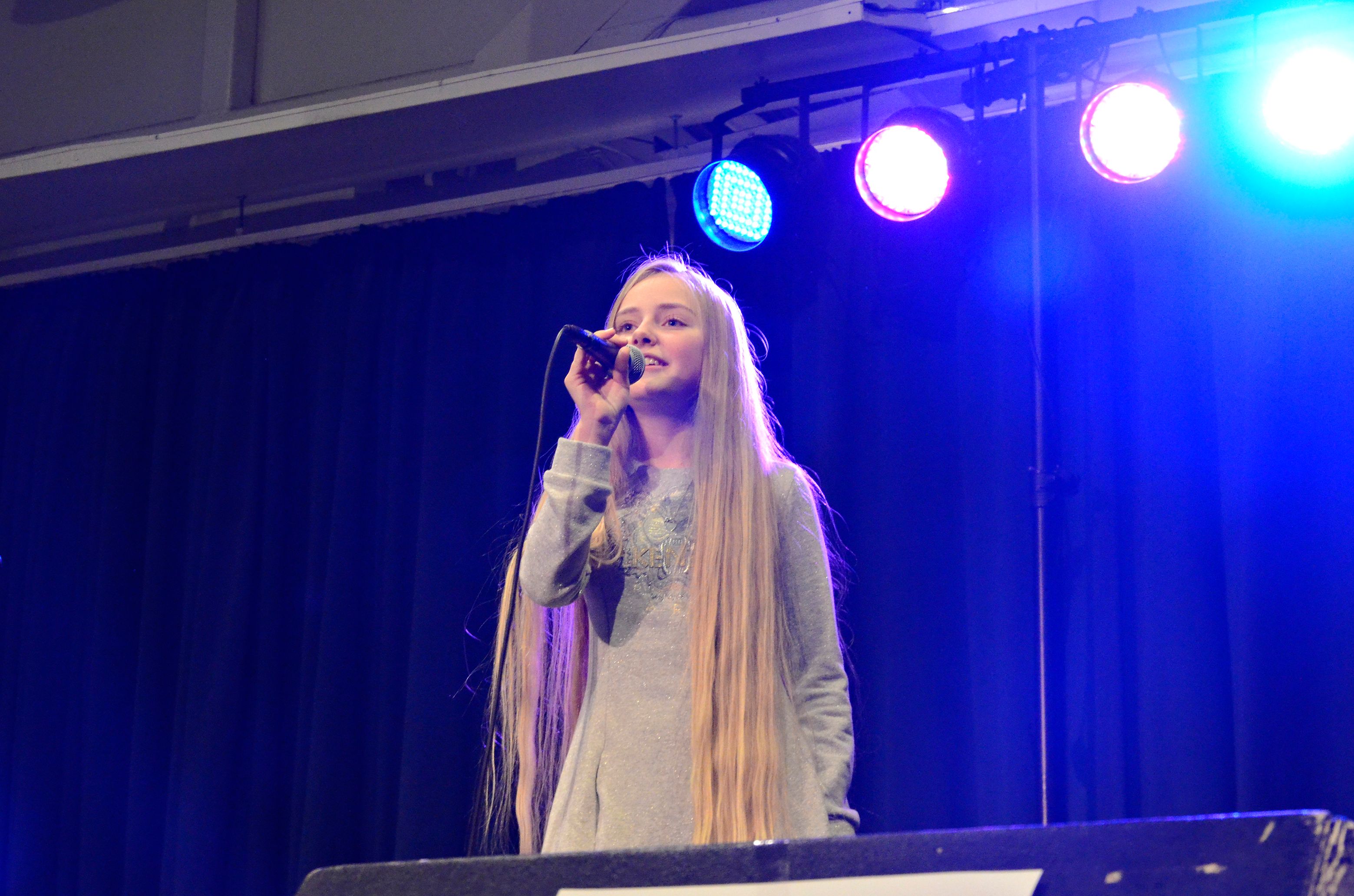 Alle ville sjå Mathea-Mari - strilen.no