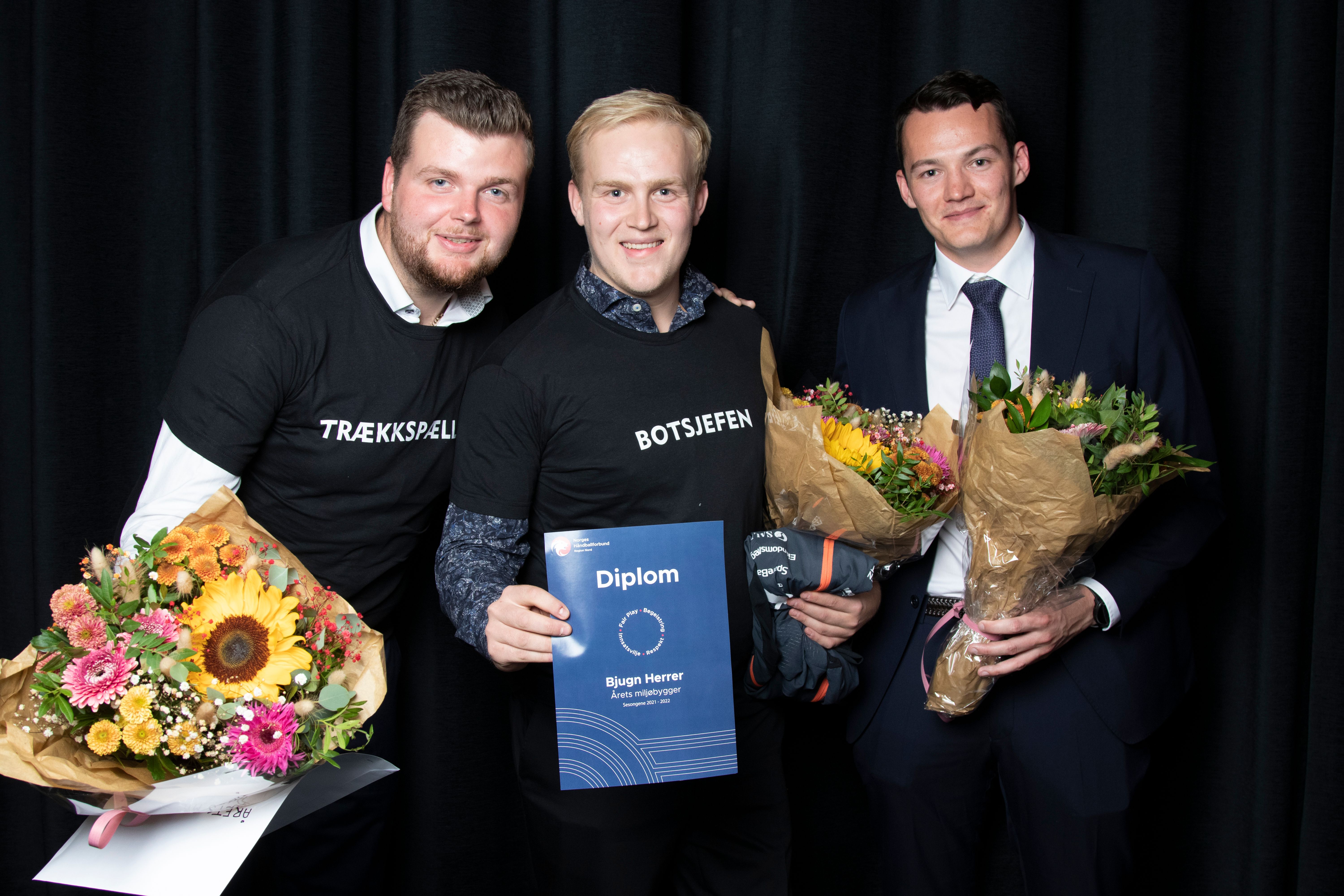 Fikk pris: – Vi har blitt en gjeng som finner på mye tull og står opp ...