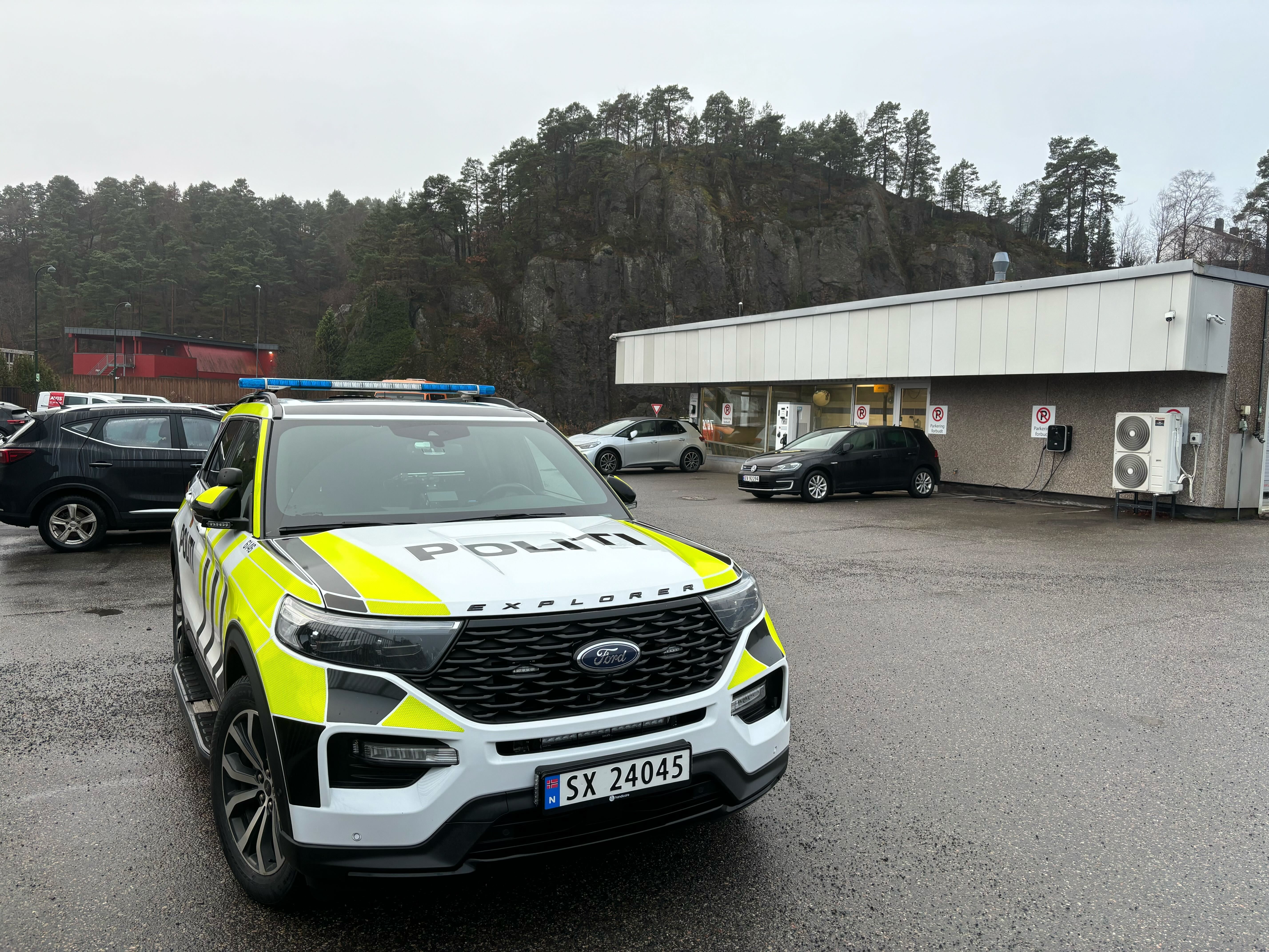 Person pågrepet etter tyveri av biler - fvn.no