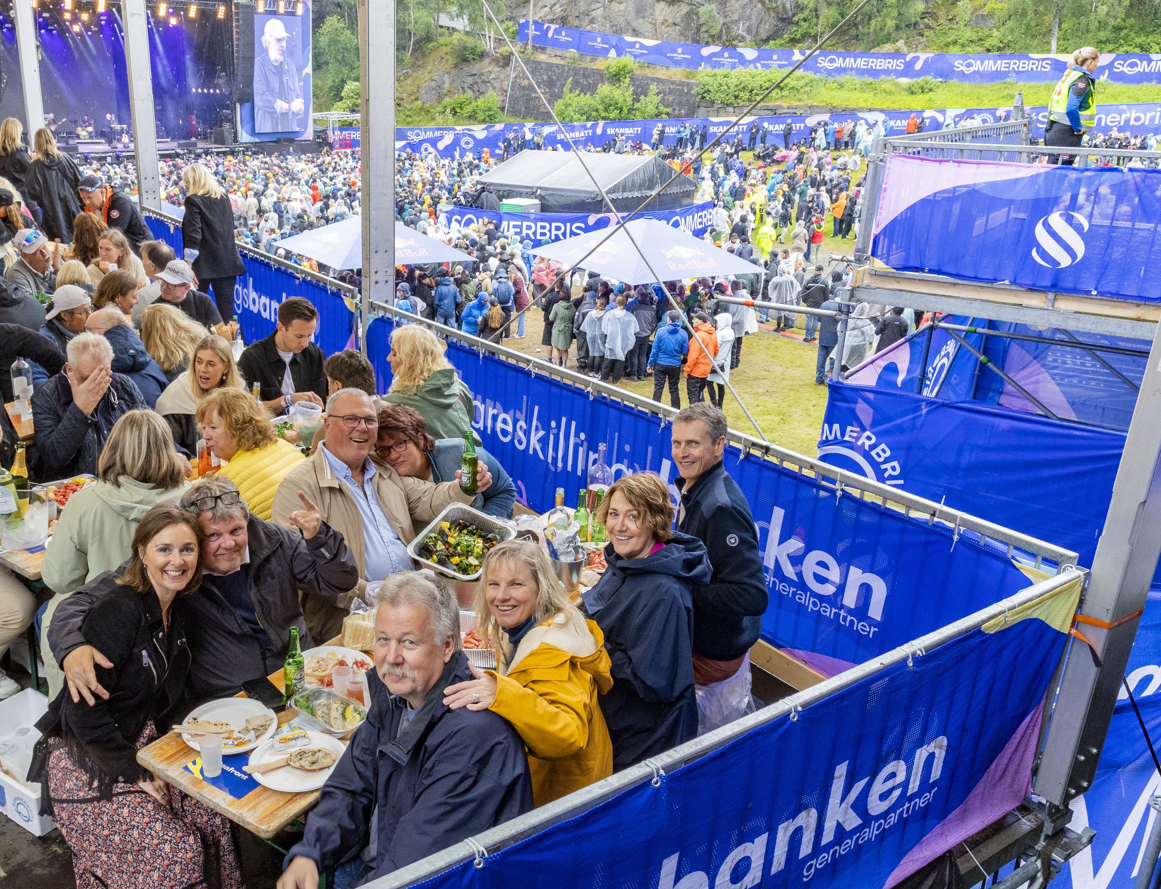 Får servert kasser med mat: – Deilig å ha et eget sted - fvn.no