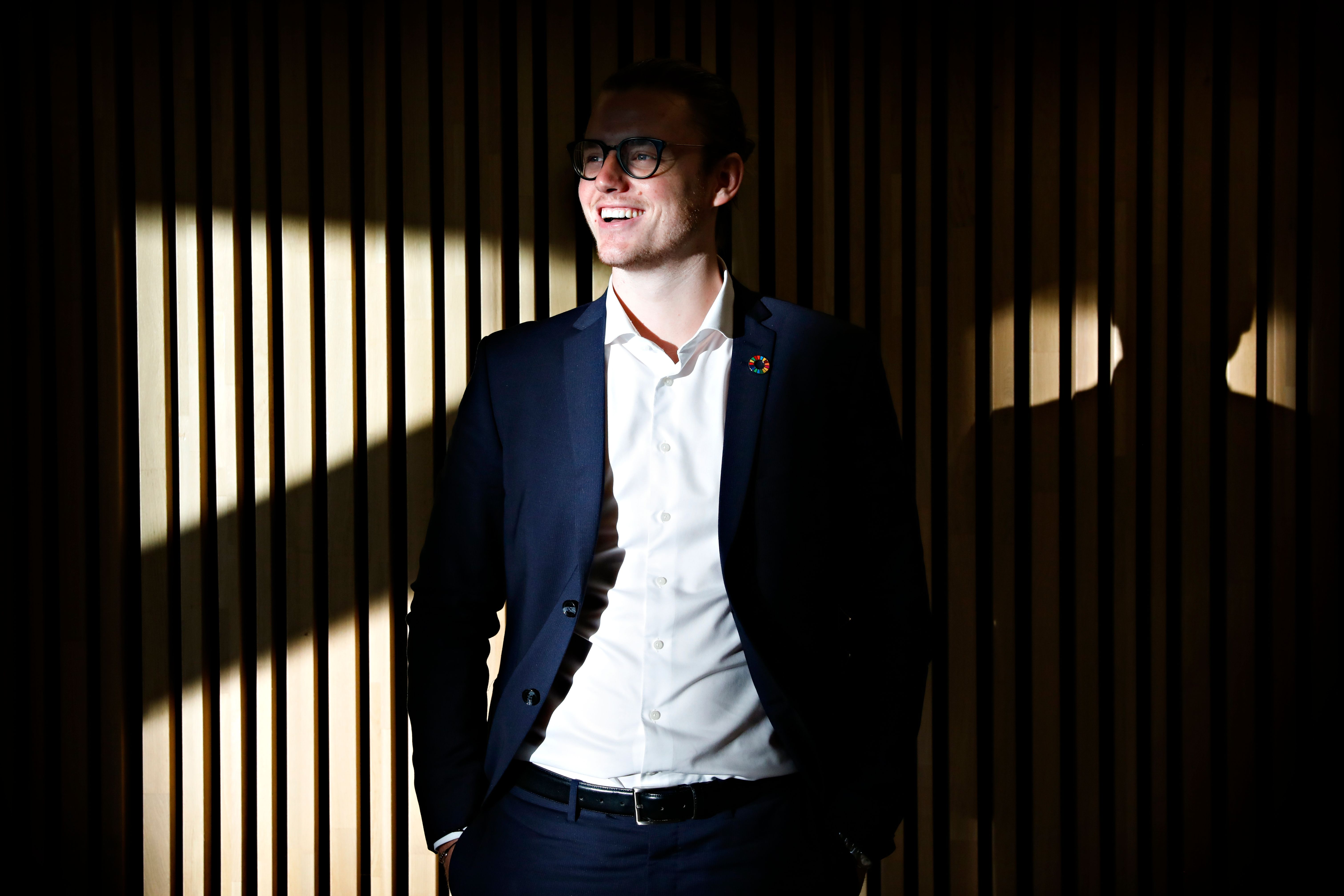 Klimabevisste Marcus Bruns (26) gjør som stadig flere jobbsøkere. Han mener han kan gjøre en ...