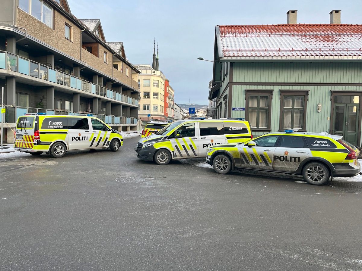 Sperret av gater i Skien sentrum - varden.no
