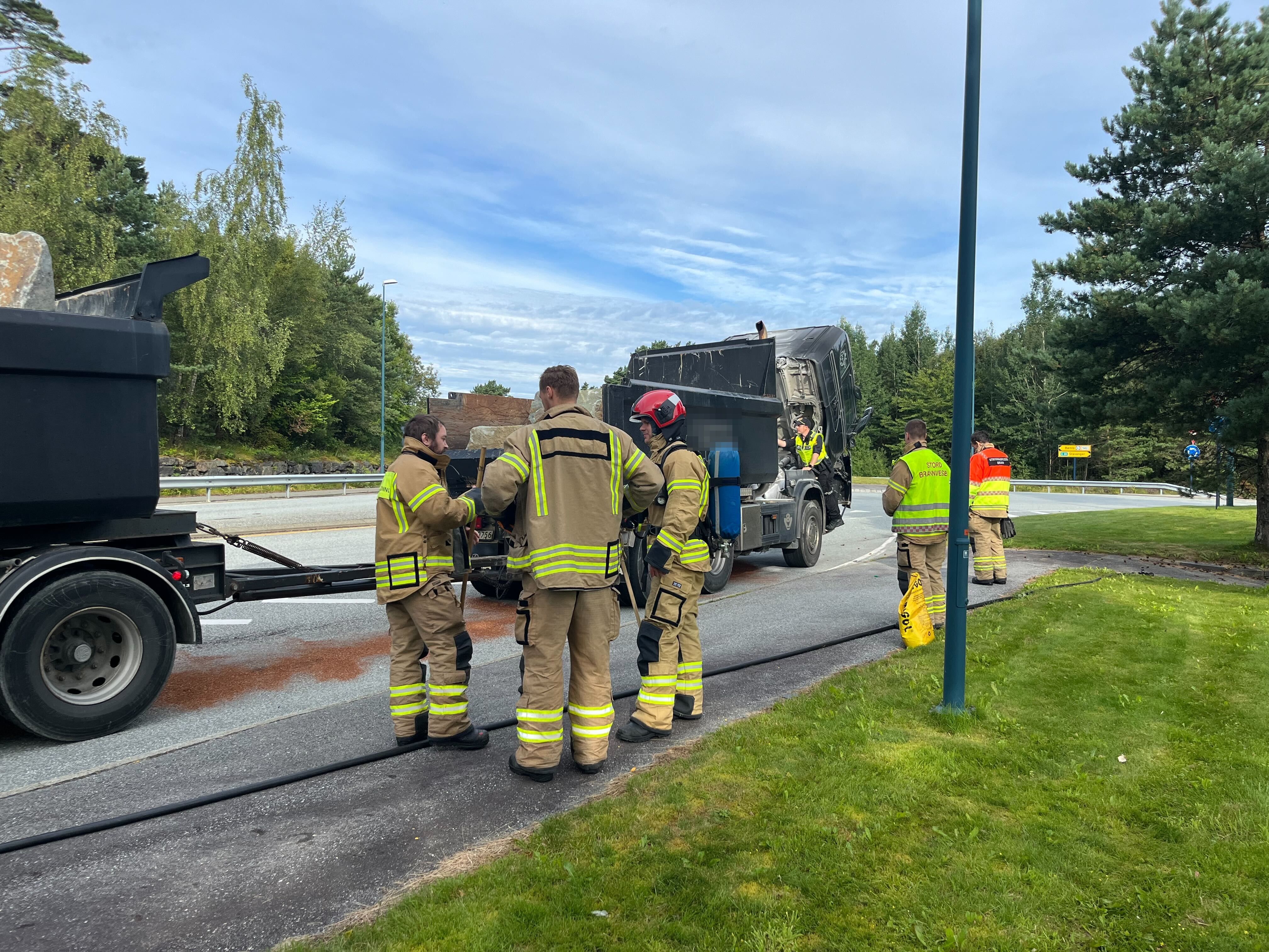 Lastebil tok fyr - lekkasje kan vera årsaka - sunnhordland.no