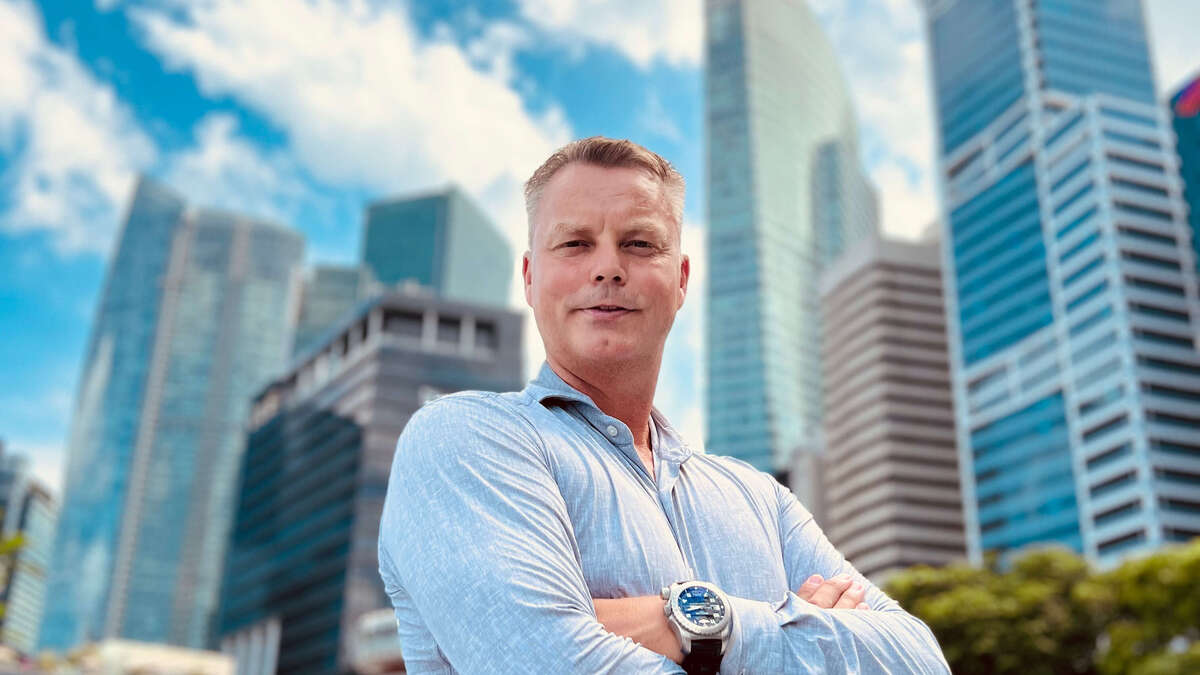 Selger deler av selskapet - han sitter igjen med en halv milliard ...