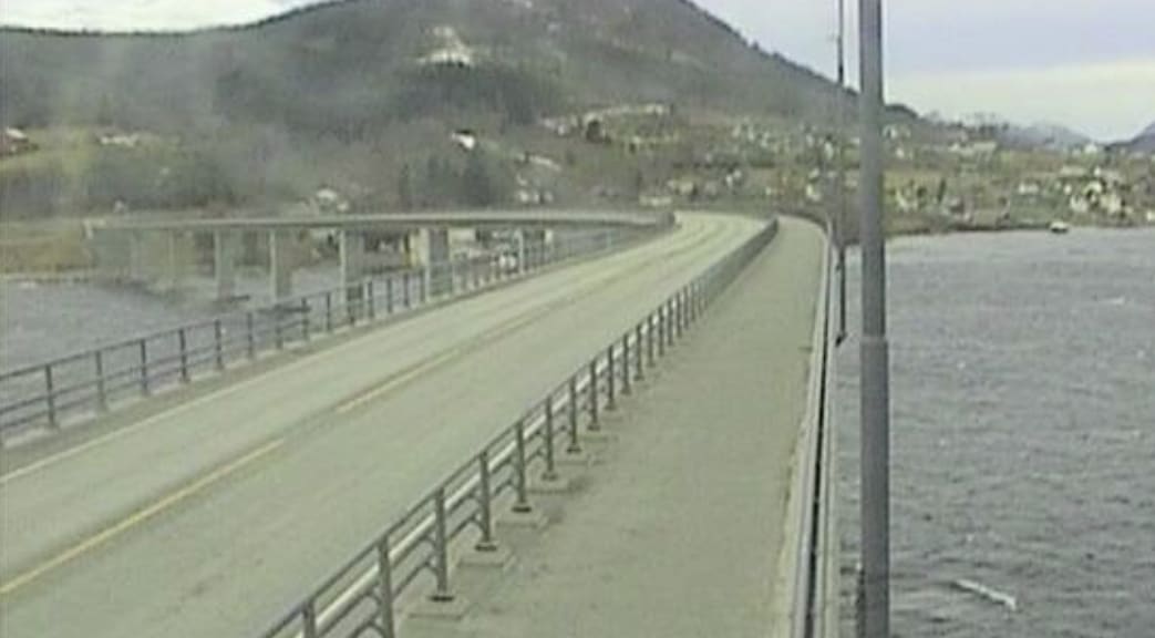 Brua stengt på grunn av vind - andalsnes-avis.no