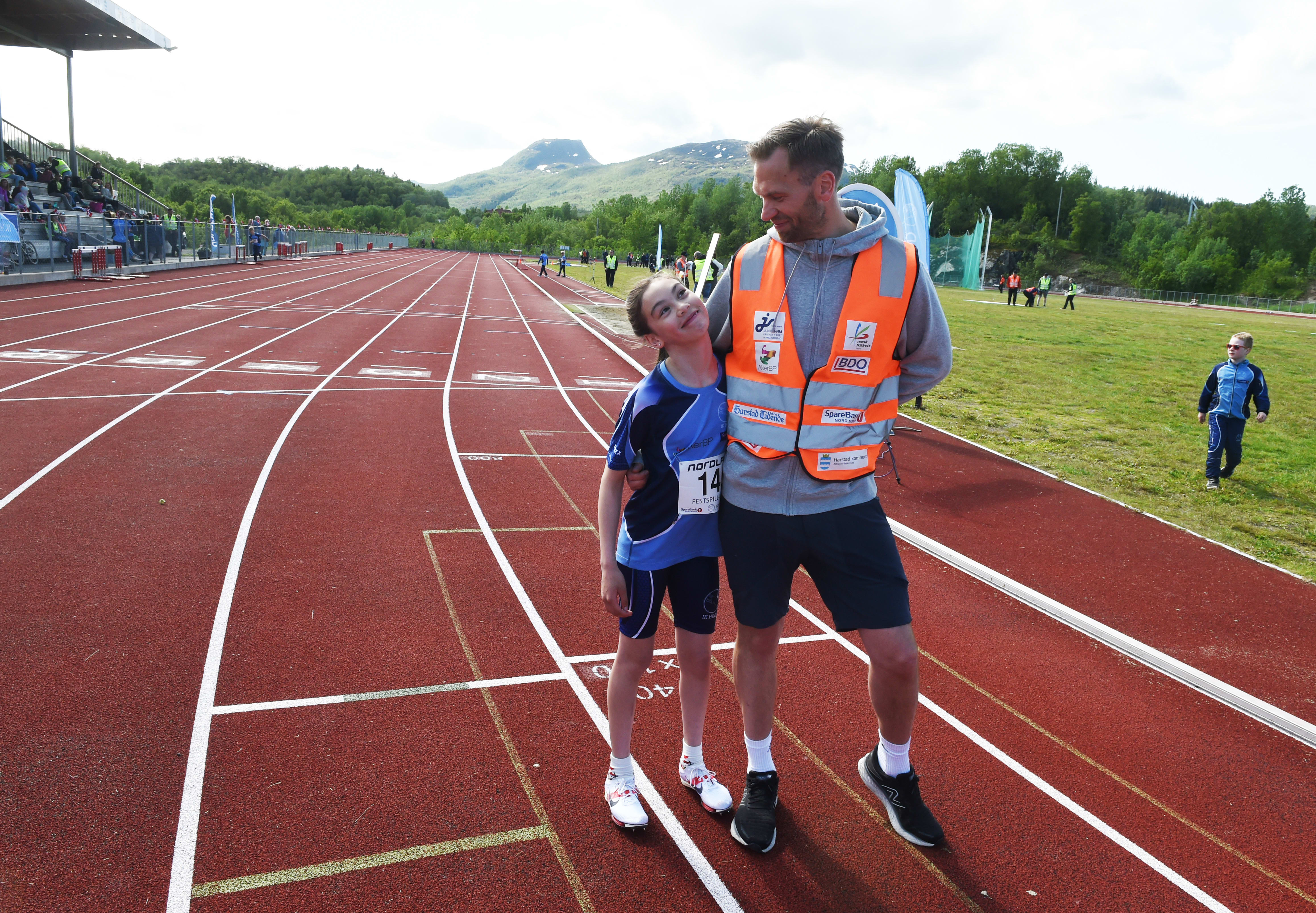 Alessandra følger i pappas fotspor: - Kjempeartig - ht.no