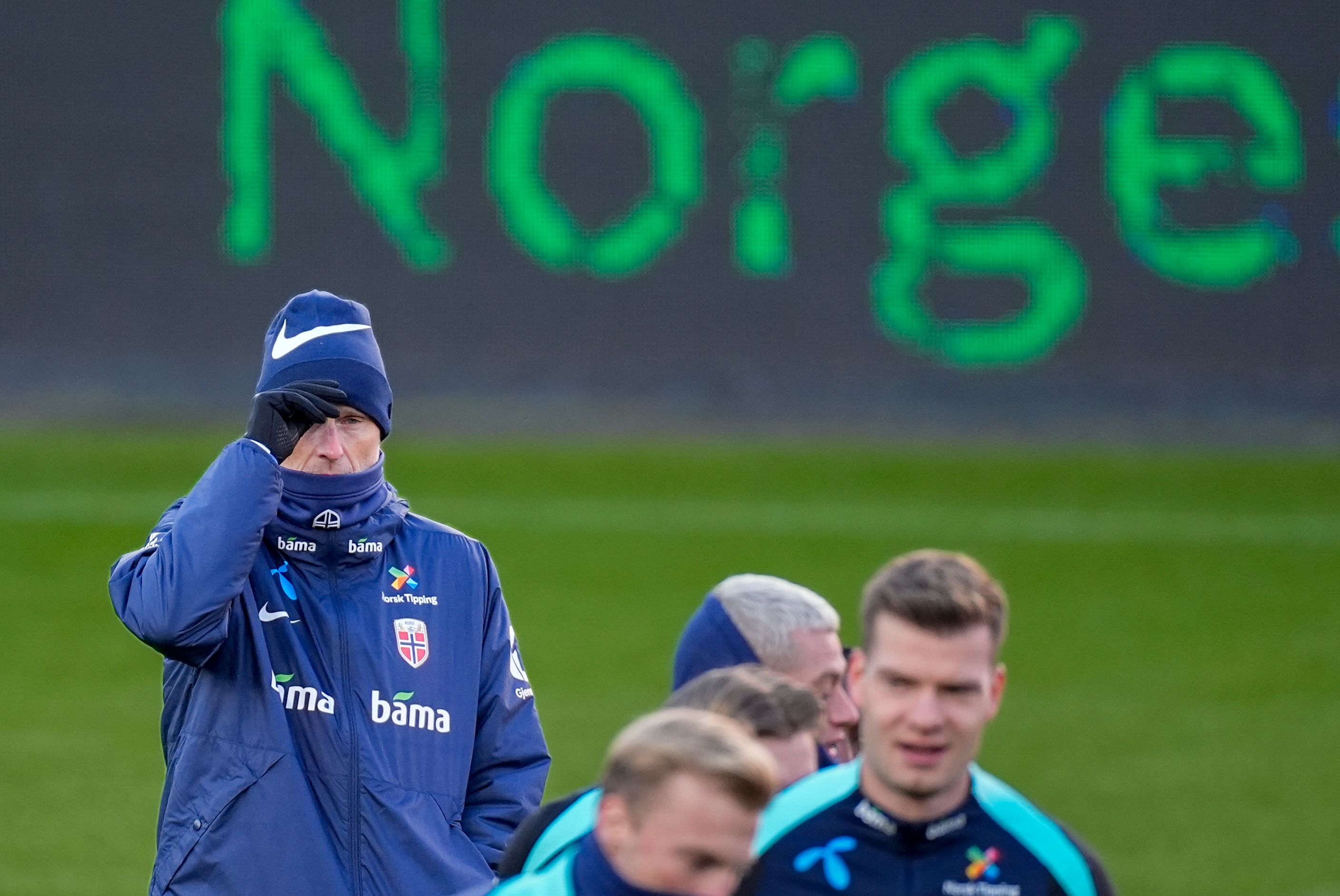 Solbakken gjør tre endringer og spiller 4-5-1 fra start - fvn.no