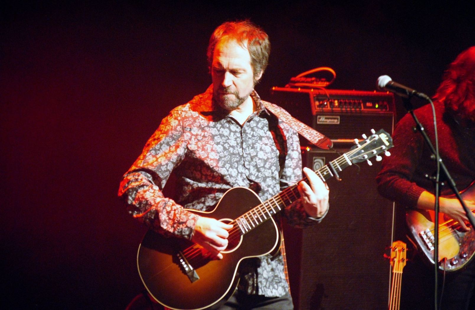 Ola Bremnes varmet i vinterkvelden - froya.no