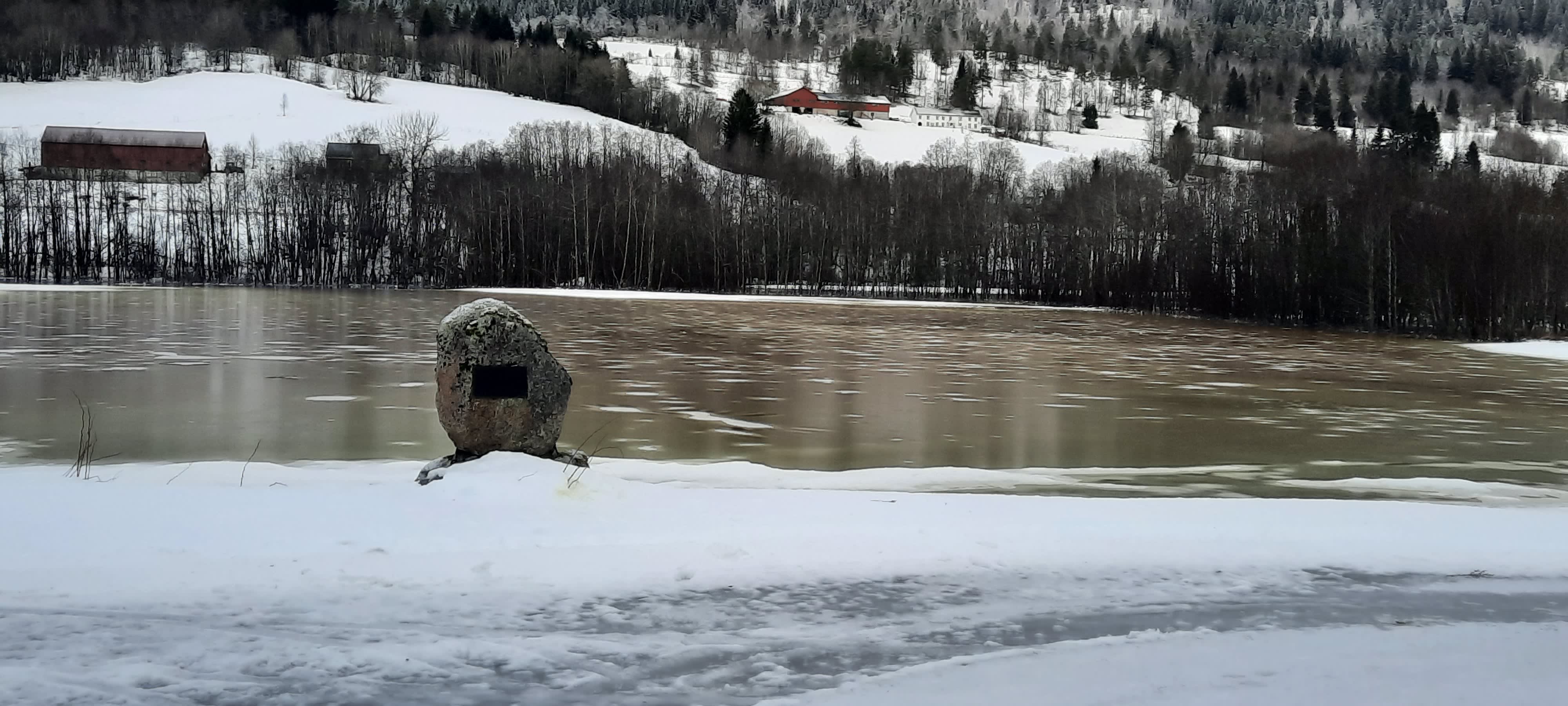 700–800 lang isfor i elva skapar flaum: – Så store overfløymingar har ...