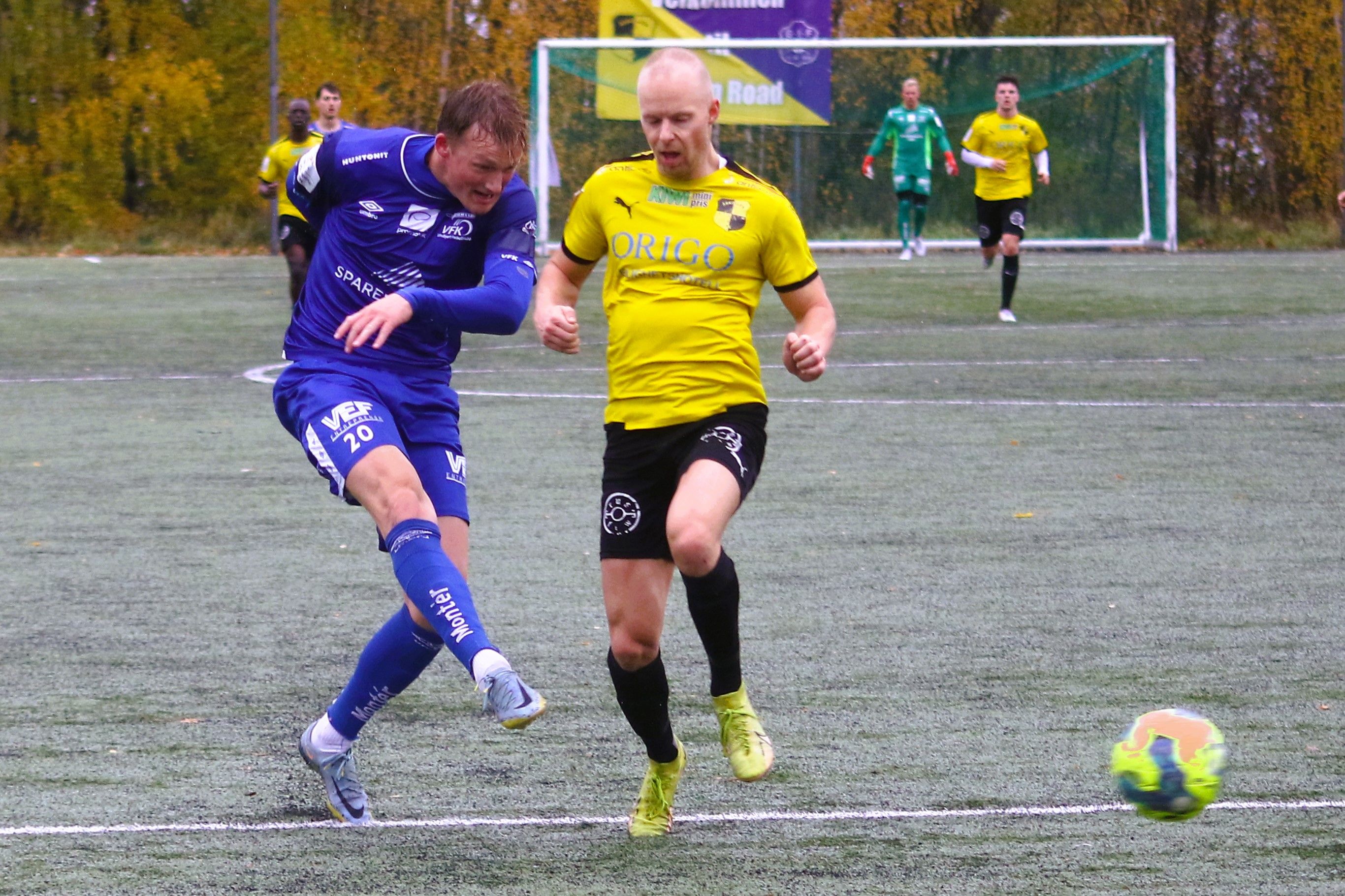 Har flyttet midtstopperen opp som spiss: – Avgjørende for at vi har skåret ti mål på to kamper