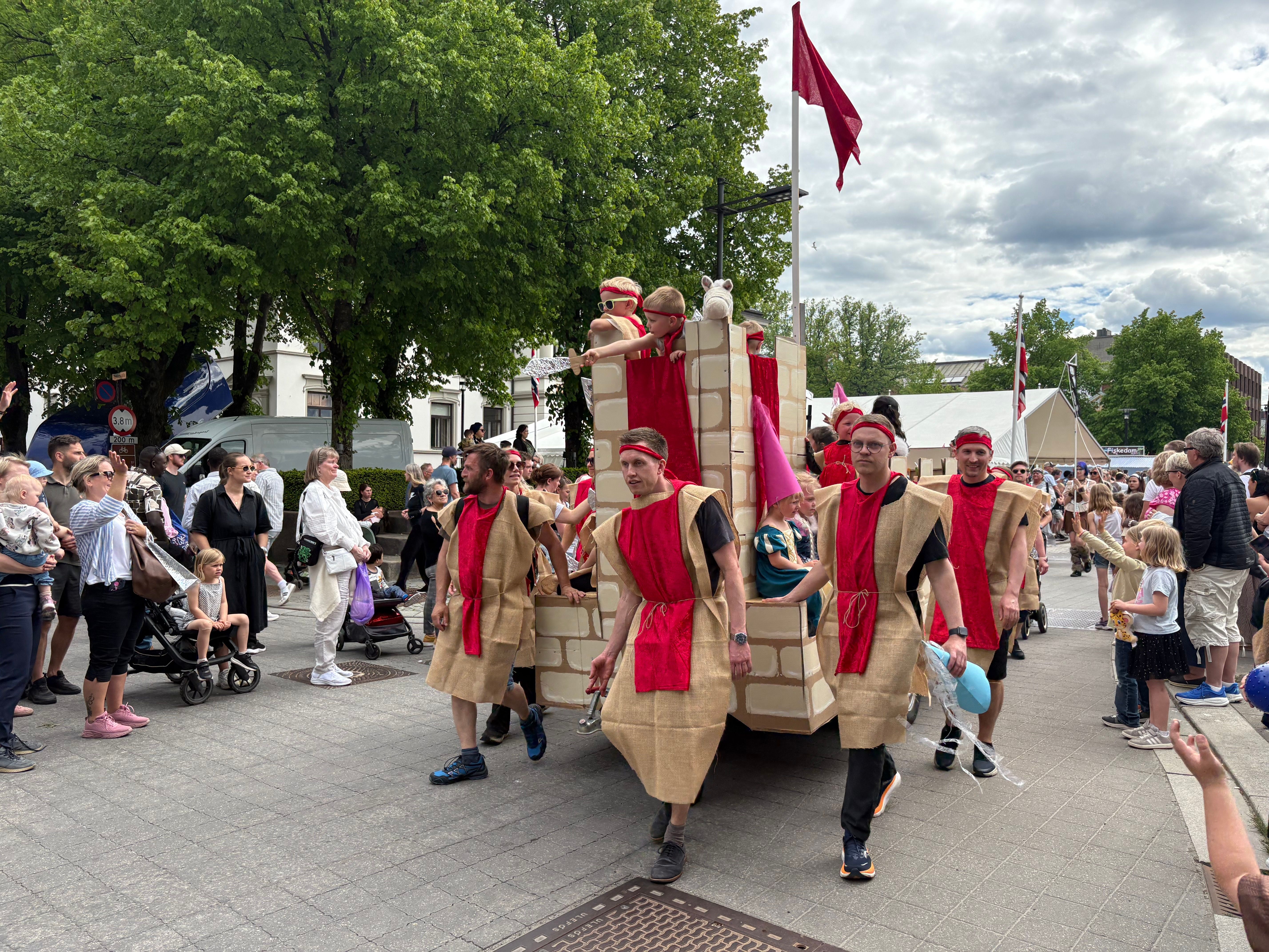 Se bildene fra Barnas Dag - varden.no