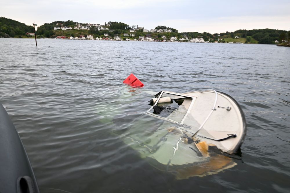 Båtulykken i Arendal: – Vi har flere teorier om hva som skjedde ... Båtulykken i Arendal: – Vi har flere teorier om hva som skjedde ...