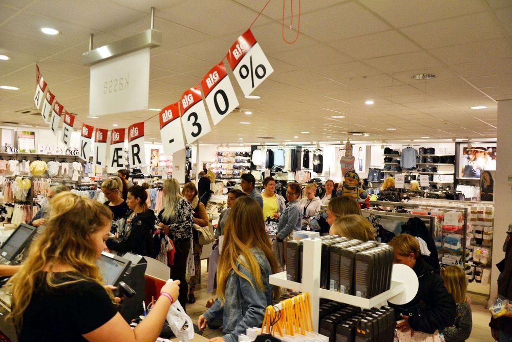 Folksomt på Handelens dag - venneslatidende.no Folksomt på Handelens dag - venneslatidende.no