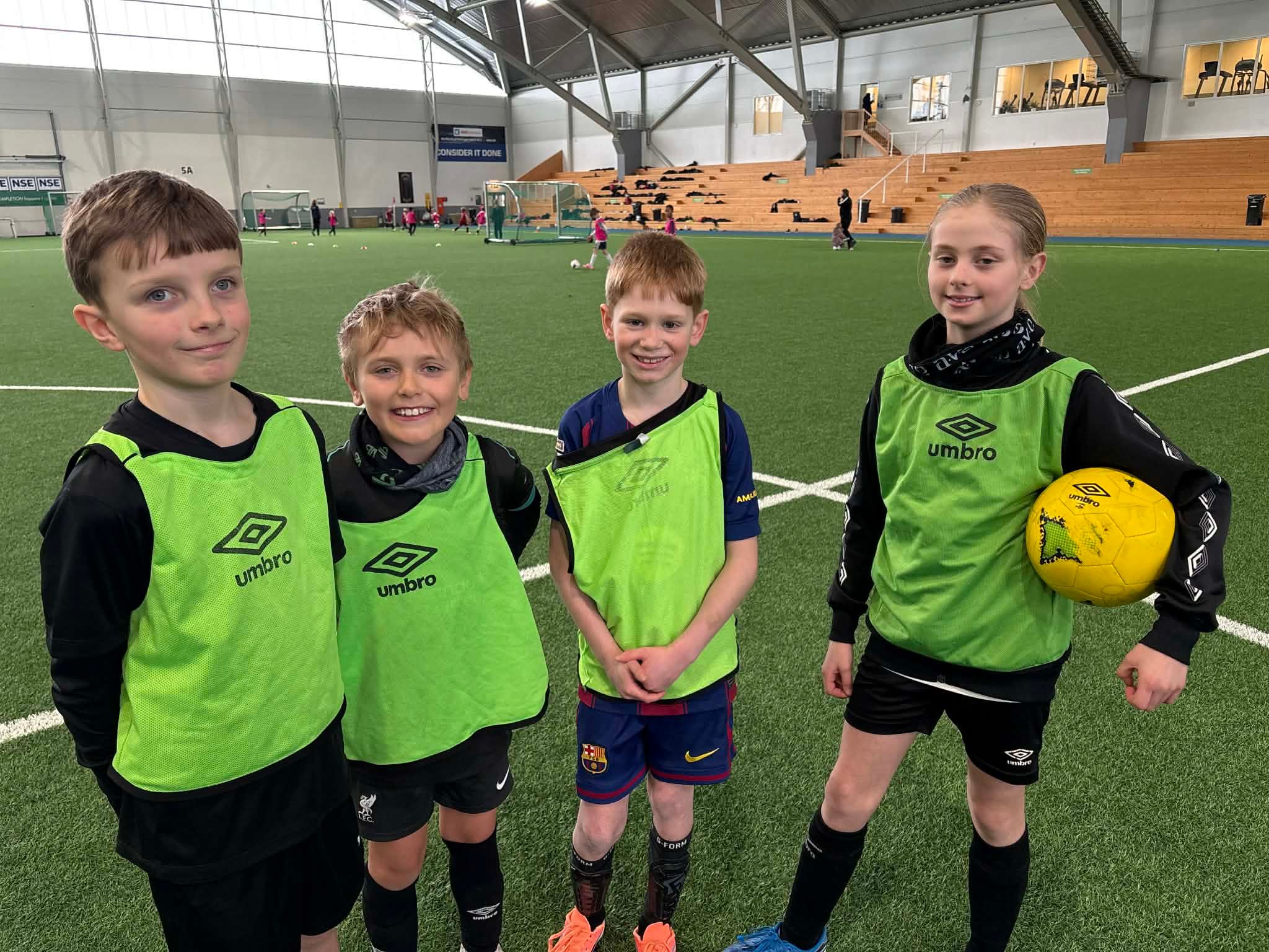 Fire som har gledet seg – vinterferiens fotballskole er i gang ...