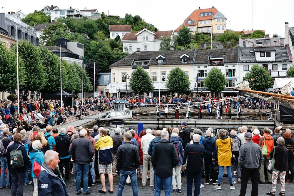Flere tusen samlet seg for folkedansen i Arendal - agderposten.no Flere tusen samlet seg for folkedansen i Arendal - agderposten.no