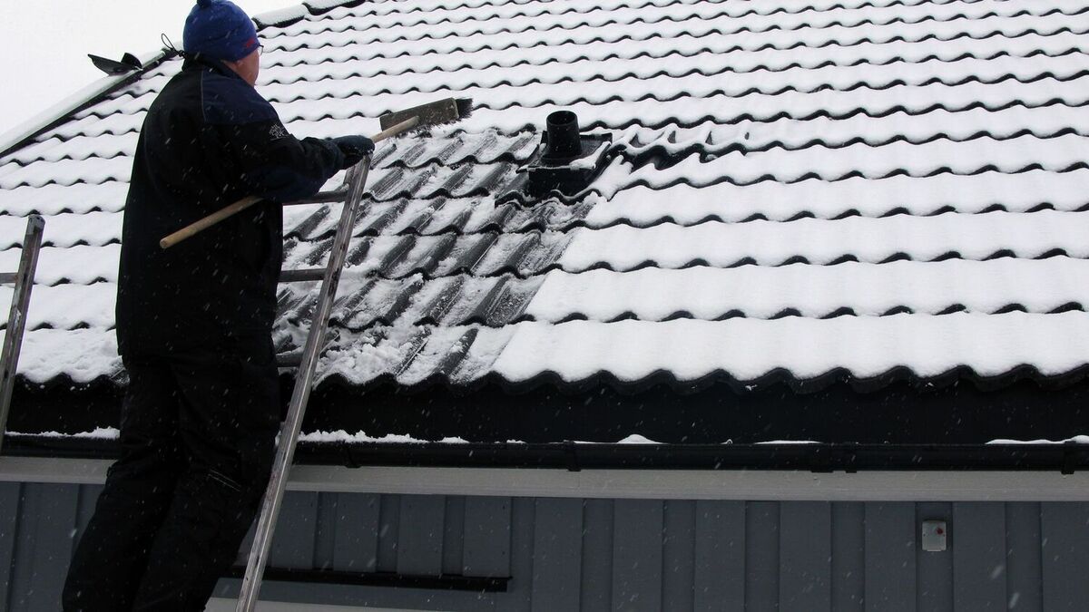 If: Halvparten av norske hustak har feil som kan gi skader i dårlig vær ...