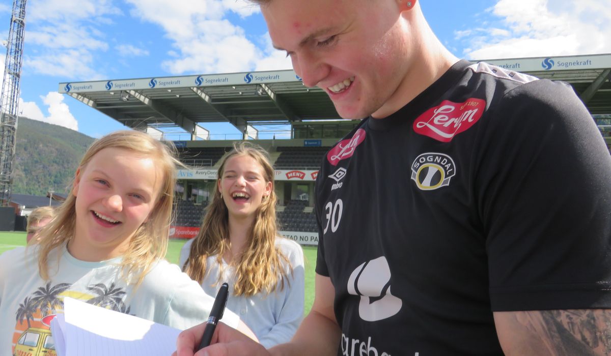 Elevane blei overraska med besøk hos Sogndal Fotball - fjordabladet.no Elevane blei overraska med besøk hos Sogndal Fotball - fjordabladet.no