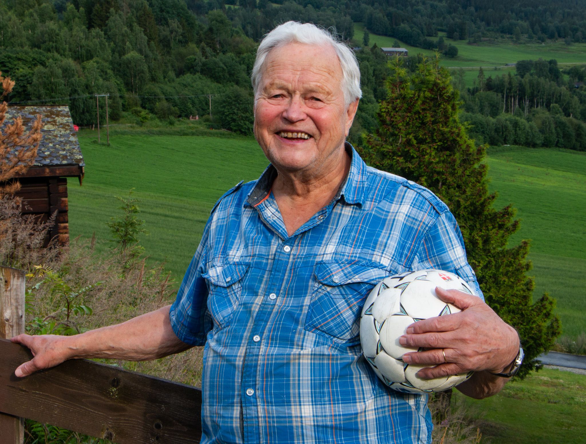 Rolf (90) er ildsjel, lagspiller og medmenneske: - Jeg er heldig og kan ...