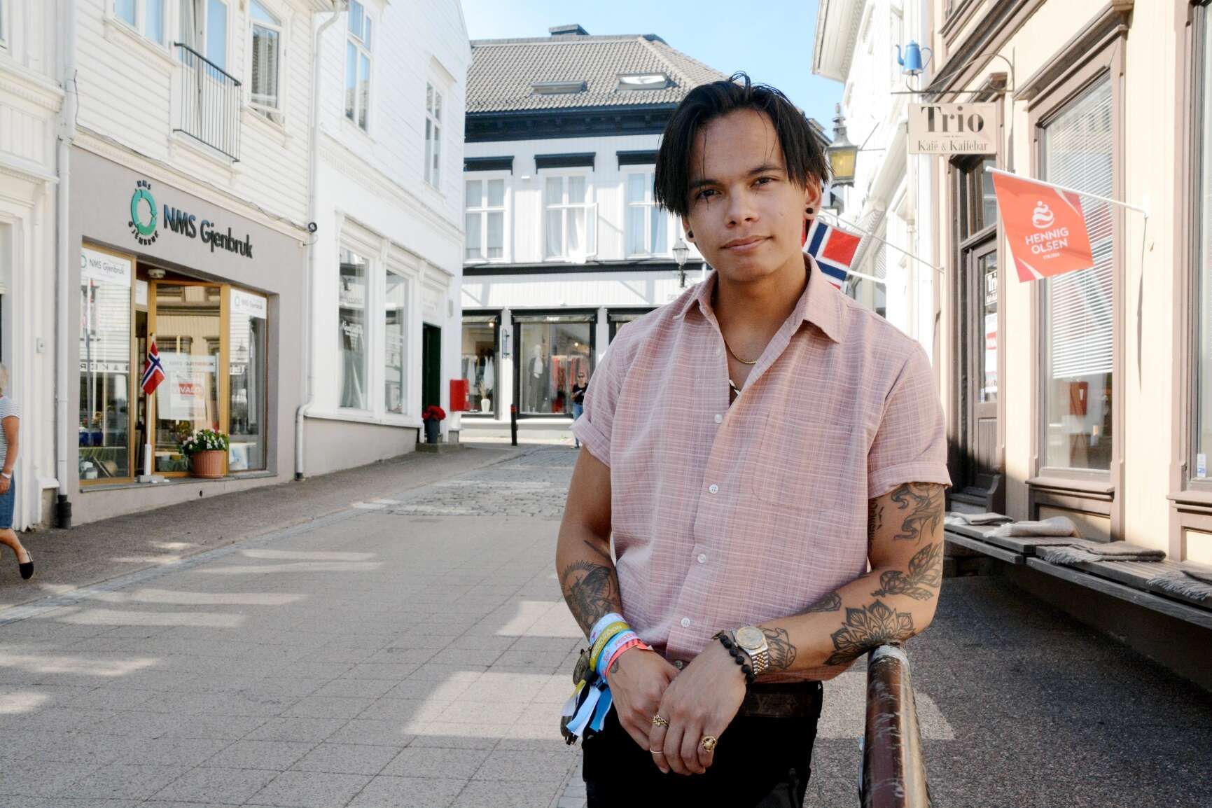 Kyle (21) skal reise jorda rundt for å tatovere folk - gat.no