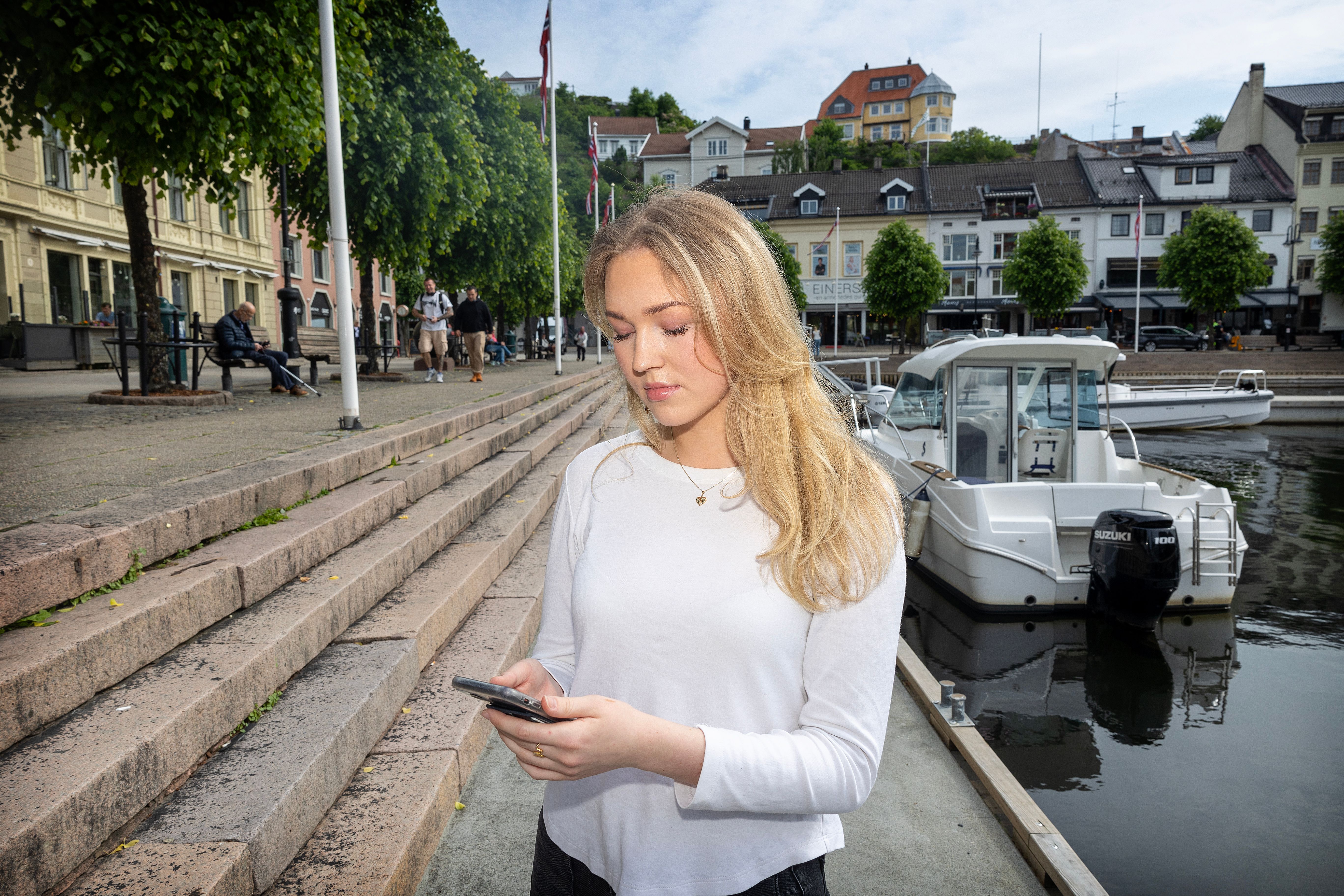 Nora (19) ble tilbudt penger for å gi fra seg ID: – Skremmende - fvn.no