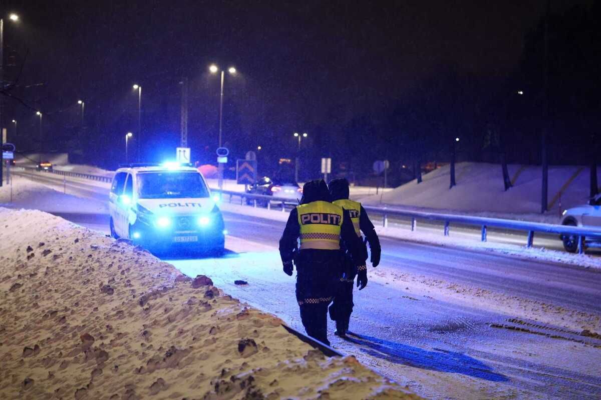 Bremset for bil med nødblink på E18. Så smalt det - agderposten.no