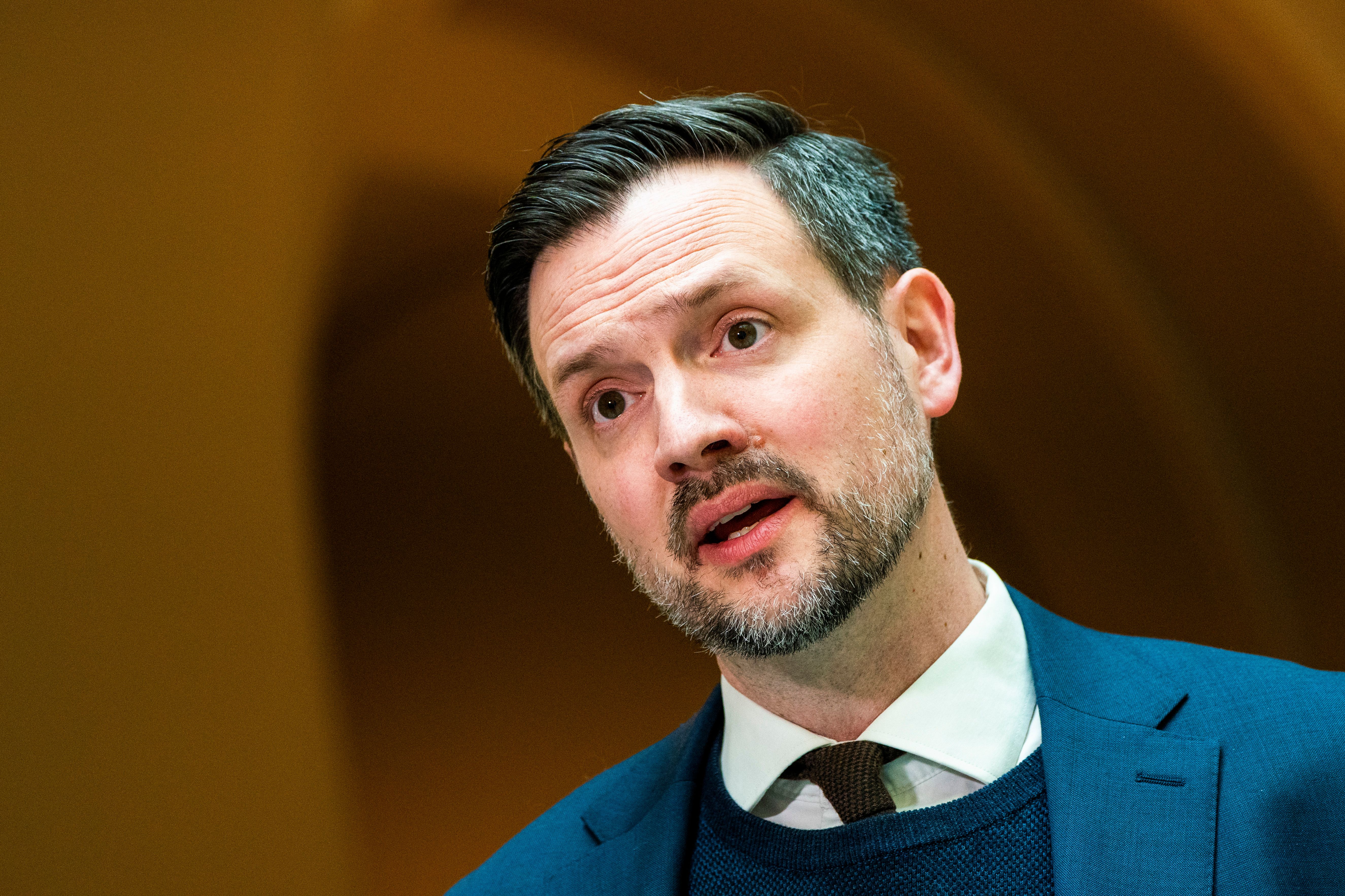 KrF krever mobil­forbud på alle barne- og ungdoms­skoler - smp.no