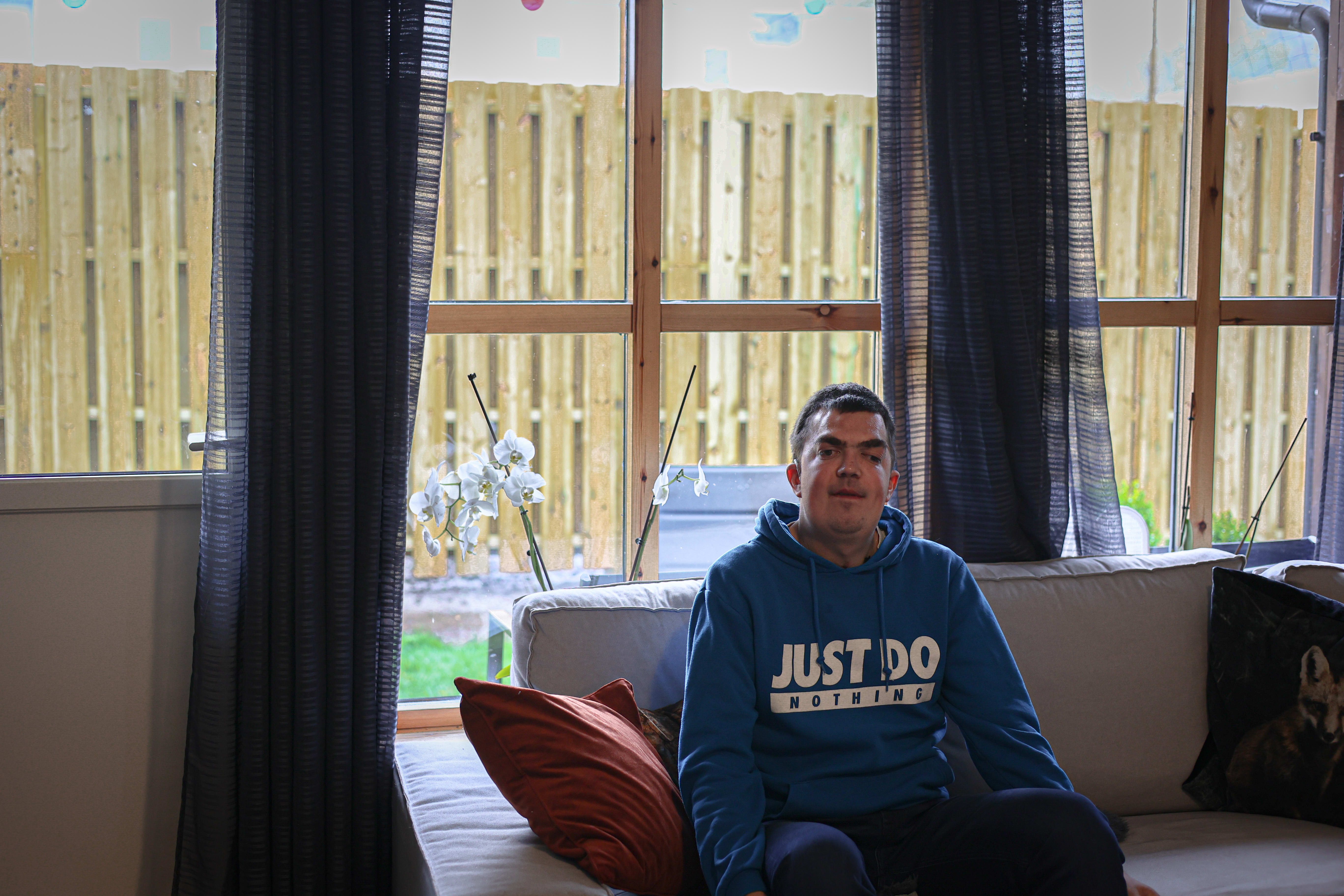 Fikk høyt gjerde rett foran verandaen - fvn.no