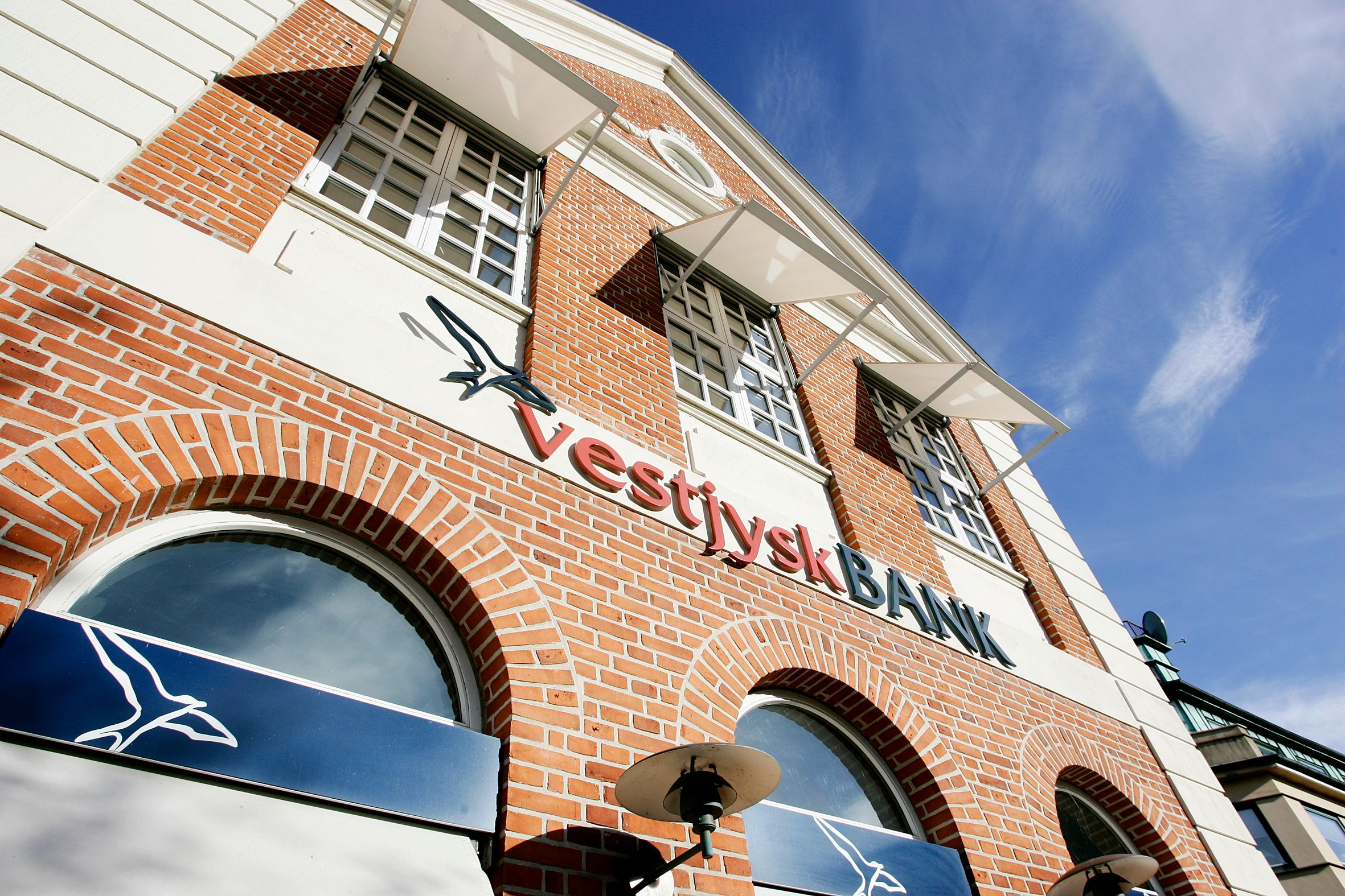 Ti danske banker kjemper for livet - adressa.no