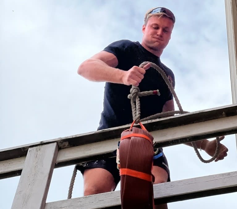 Torstein (21) skal kjempe om å bli verdens beste brann­konstabel - fvn.no