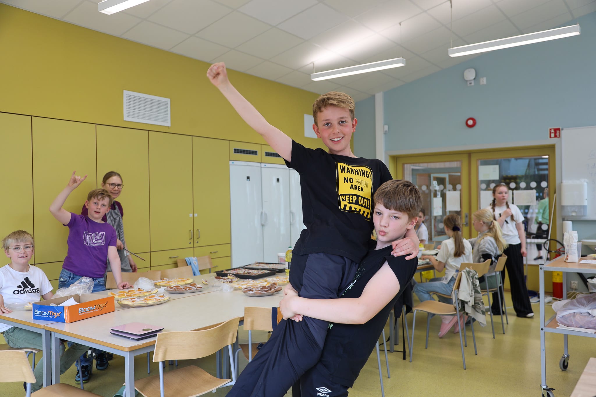 Ungane strålte på open skule – spesielt fargeblanding var populært - strilen.no