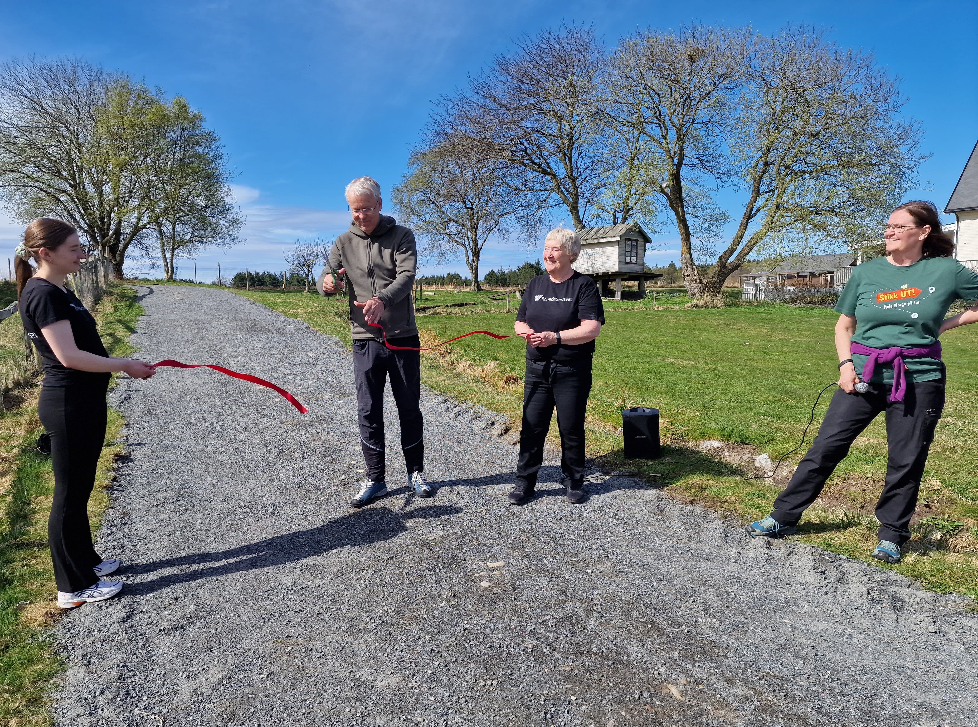 Opna ny tursti i historisk område - rbnett.no