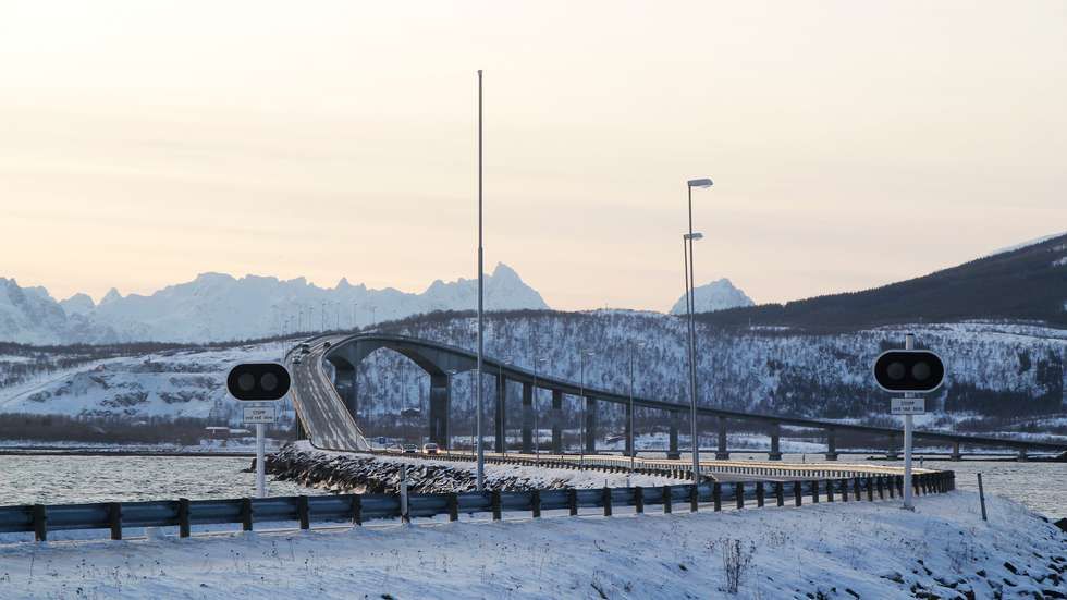 Lysene ved Hadselbrua er ødelagt - vol.no
