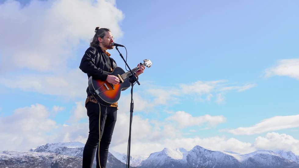 Se eksklusiv konsert med Inge Bremnes - vol.no