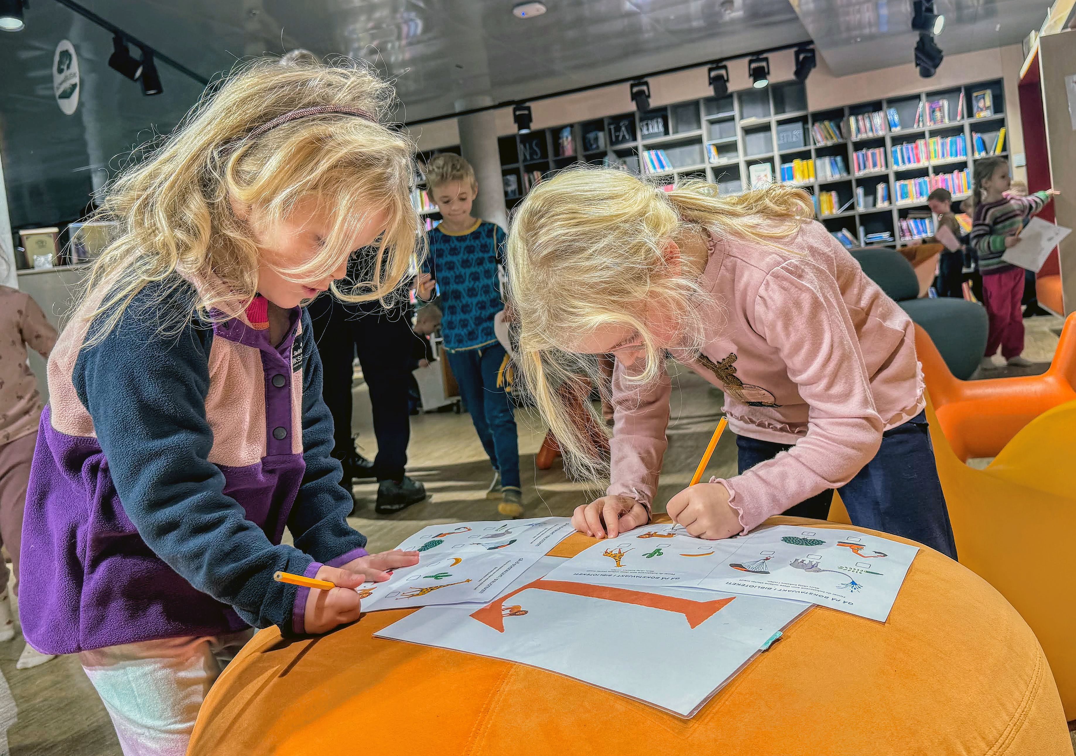 Forfat­taren tok med femårin­gane på ei spennande alfa­betjakt ...