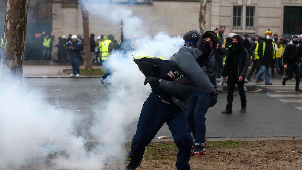 Tusener deltok i «gule vester»-demonstrasjoner i Frankrike - itromso.no