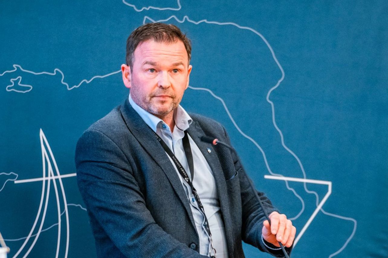 Tilrår å signere avtale om innføring av omstridd plattform ...