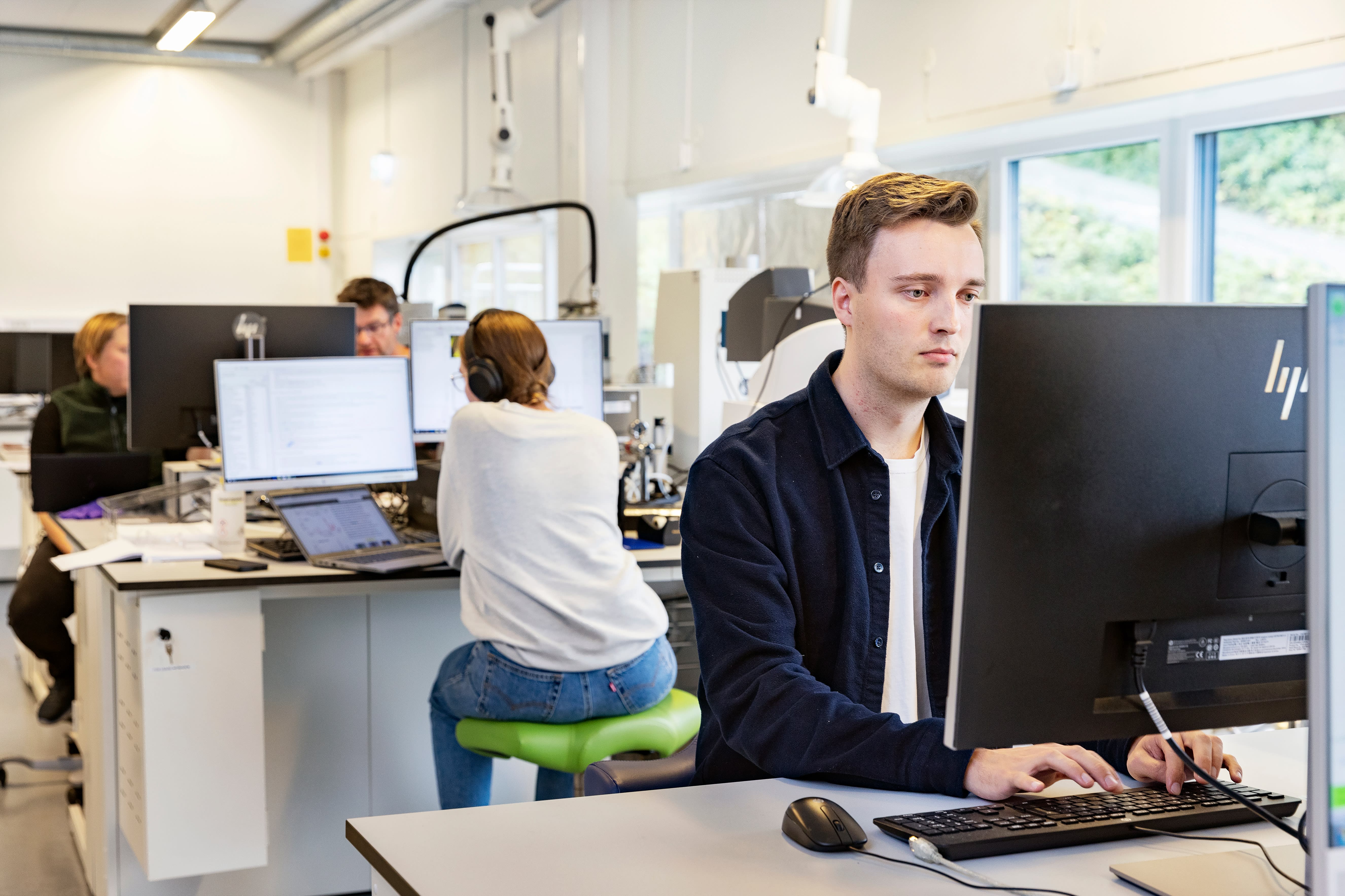 Henrik Strand (28) jobber hos landets mest attraktive arbeidsgiver for ...