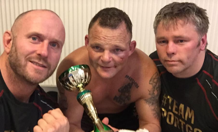 Venndøl med knockout-seier i MMA-kamp - fvn.no