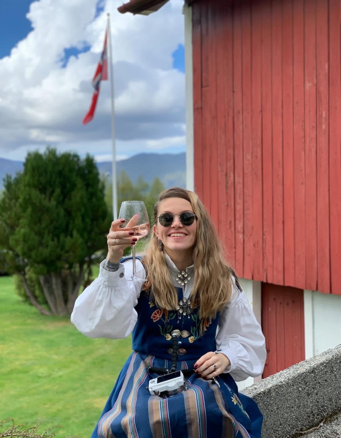 Skulle gjerne ha vore bærplukkar i Valldal - morenytt.no