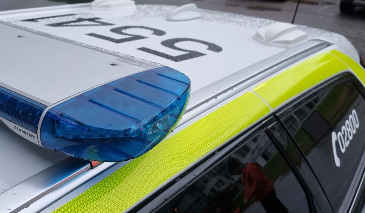 To sjåførar vart stoppa av politiet. Begge måtte ta beina fatt ... To sjåførar vart stoppa av politiet. Begge måtte ta beina fatt ...