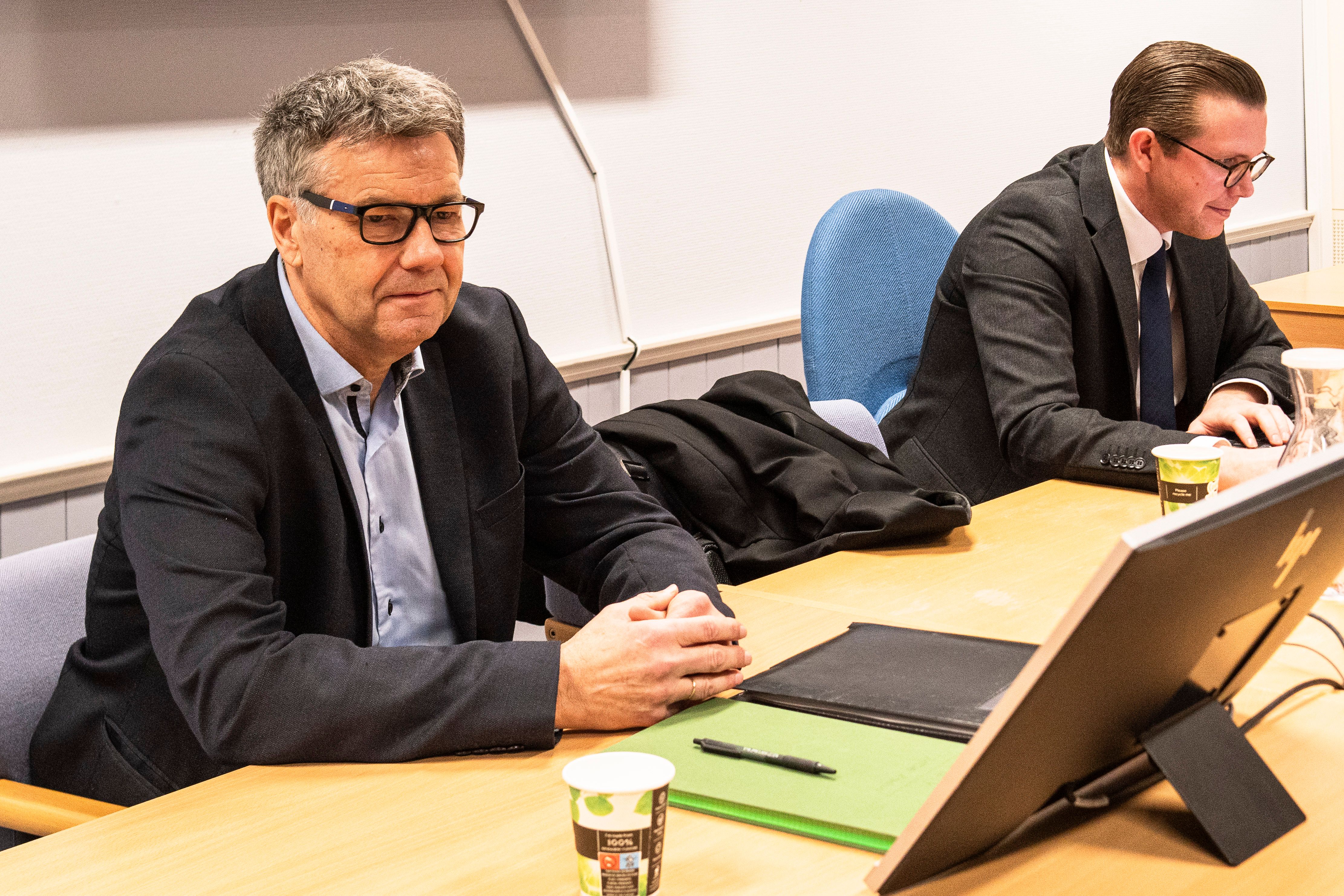 Tilsette skal ikkje ha fått løn. Stange seier han betalte ut frå eiga ...