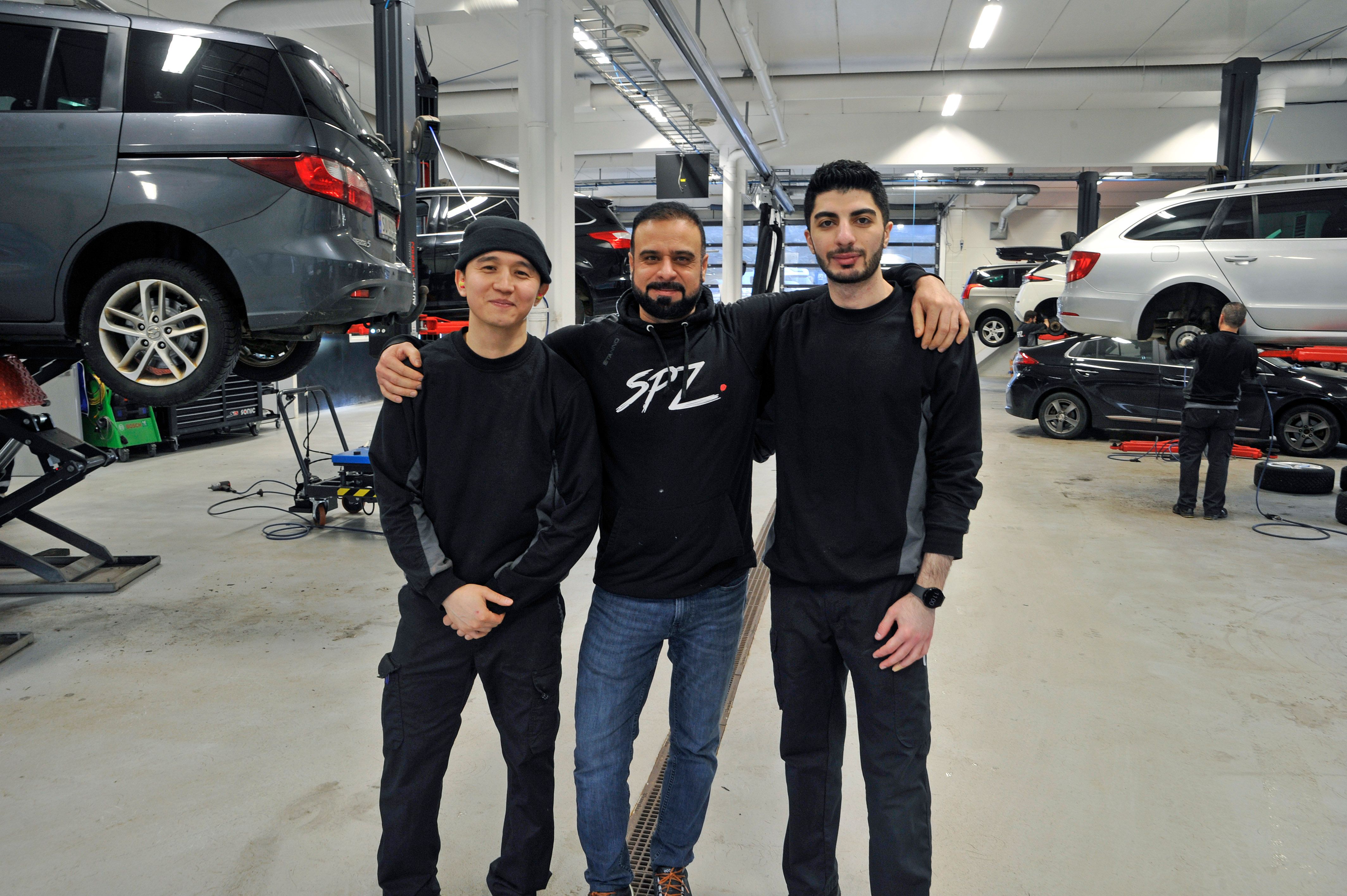 Guttene slet med å finne yrke. Redningen ble Folad og et bilverksted ...