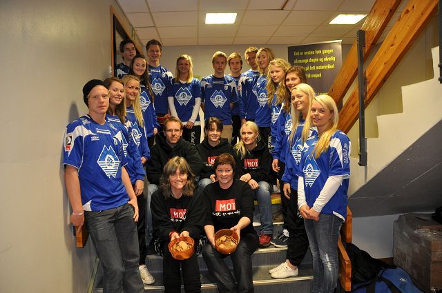 Gledde lærarar og elevar med peparkaker og drops - vikebladet.no