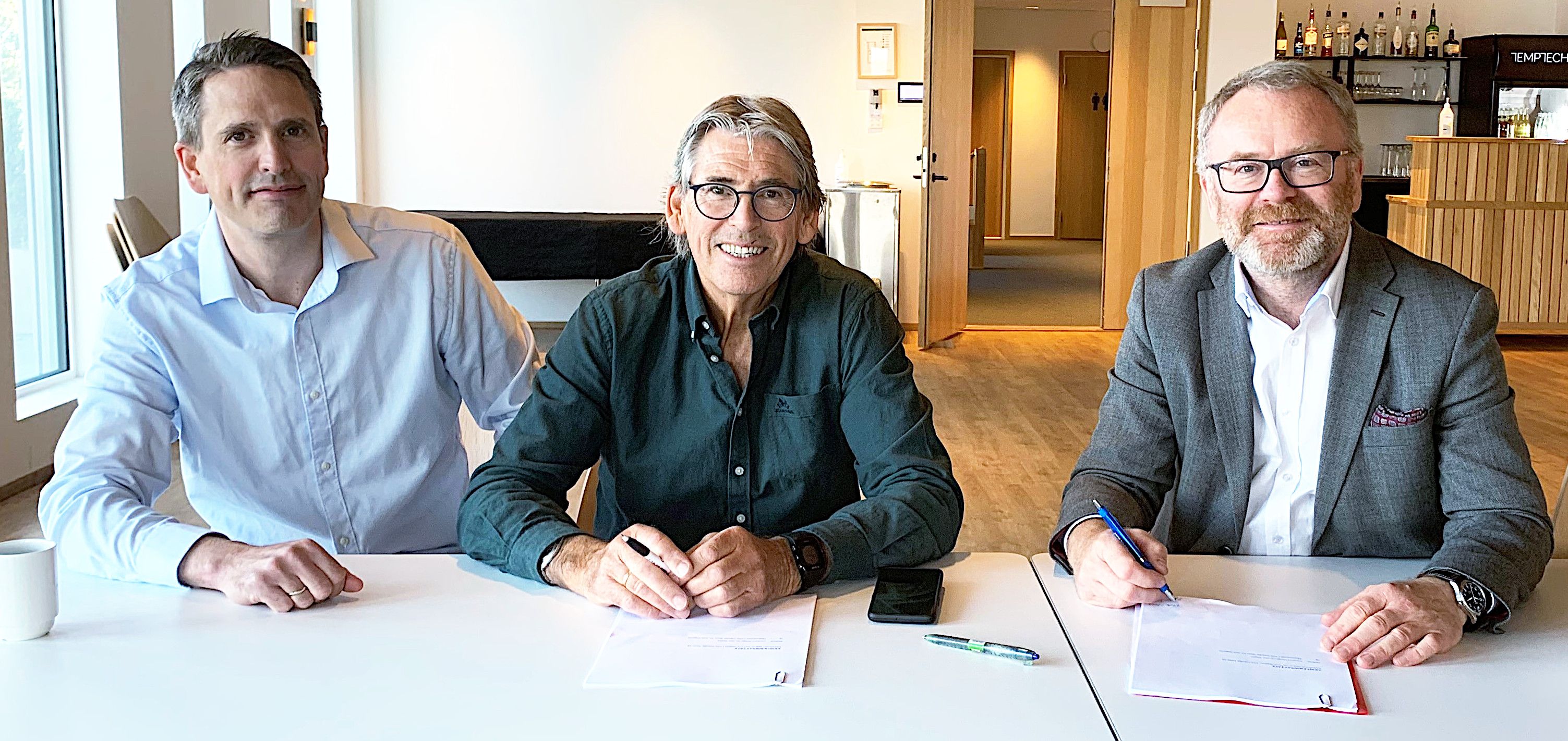 Kobler seg sammen - aesby.no