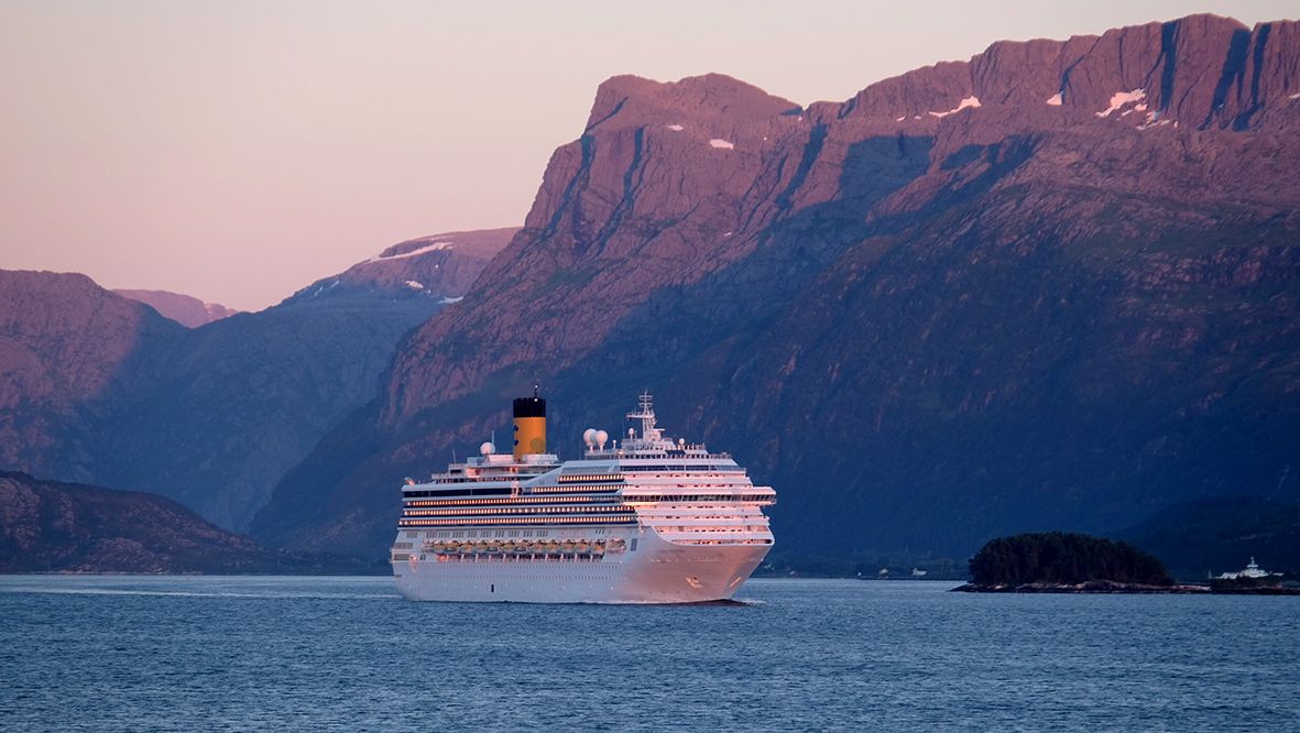 På tur frå Stavanger til Trondheim besøker turistane Måløy - fjt.no