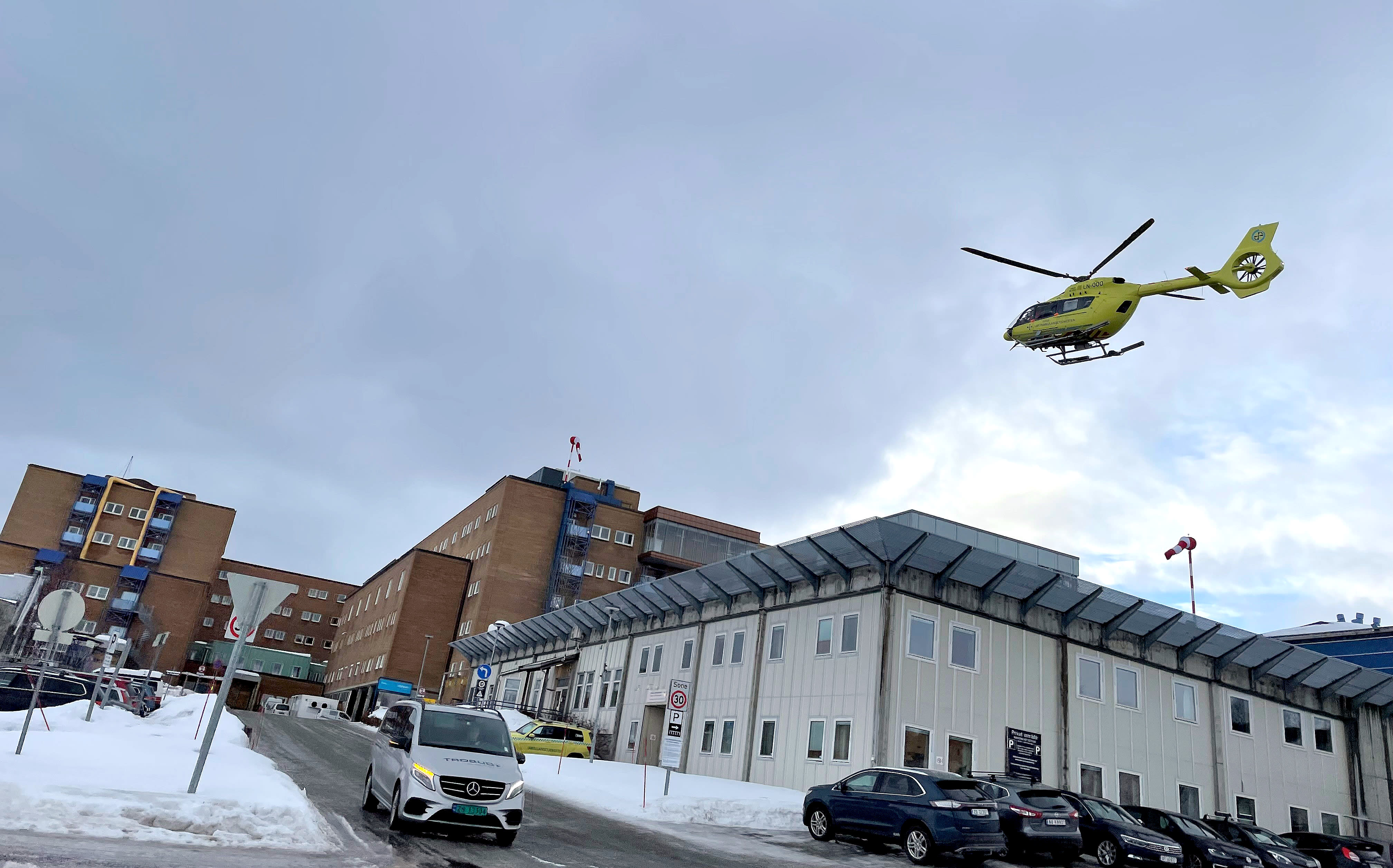 Mann tatt av snøskred i Tamokdalen – fraktet til UNN med lettere skader ...